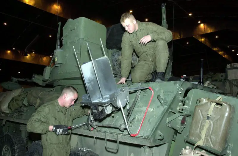 LAV-AD Description identification pictures picture image photo US Army ...