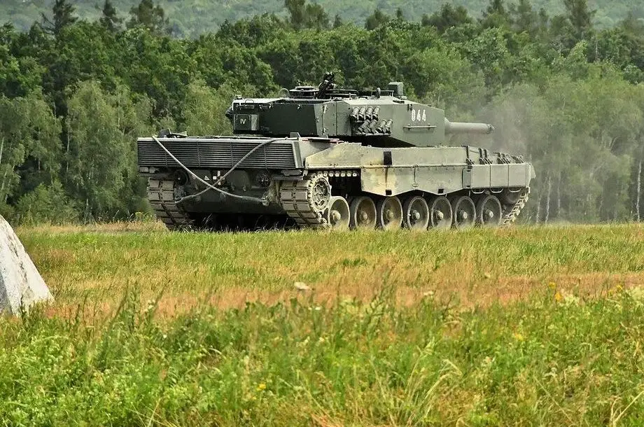 Czech 73rd tank battalion strengthens capabilities with new Leopard 2A4 ...