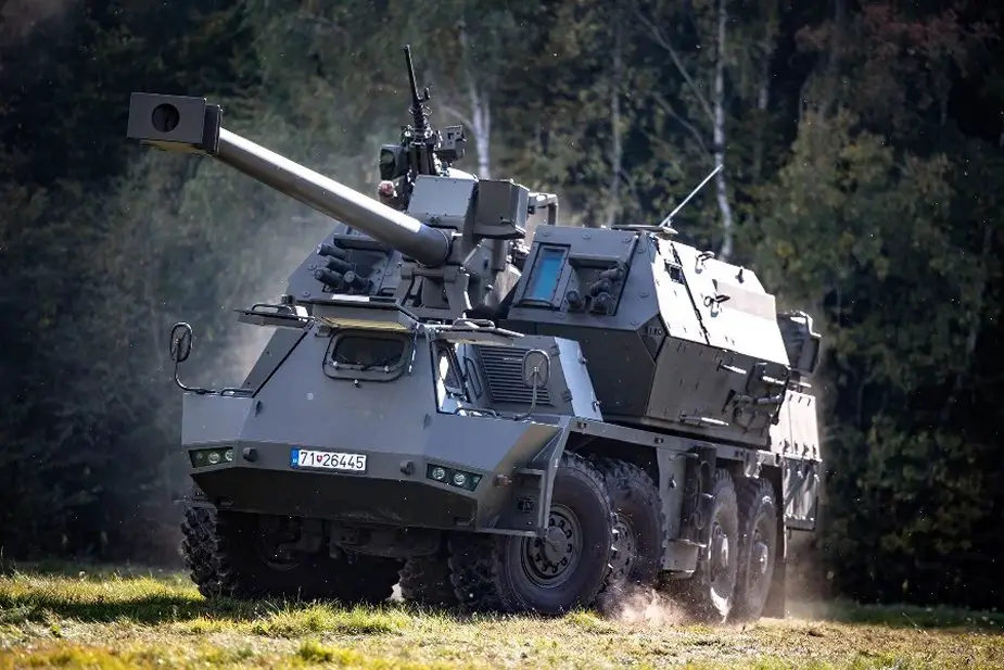 Slovakia Officially Delivers 2 Zuzana 2 Self-Propelled Howitzers to Ukraine