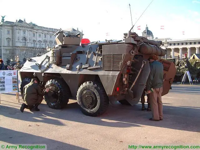 Pandur 1 6x6 APC armoured vehicle personnel carrier technical data ...