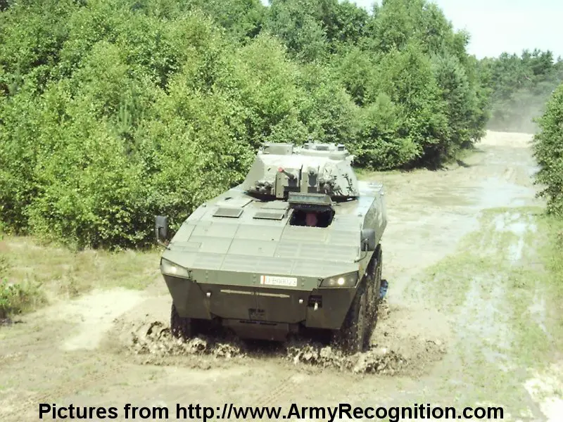 AMV Patria Otobreda canon 25mm (FR)