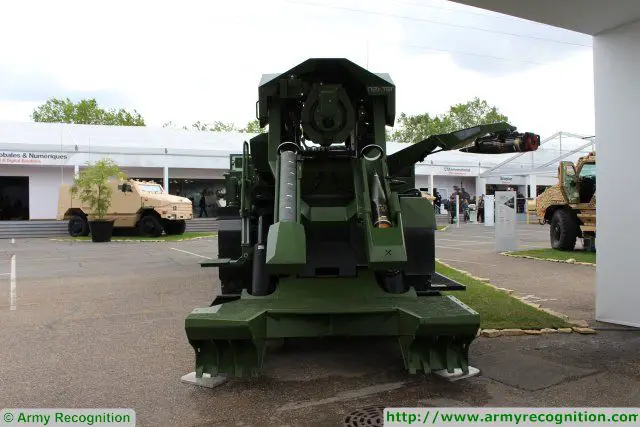 Caesar 8x8 155mm self-propelled howitzer data pictures video 81703174