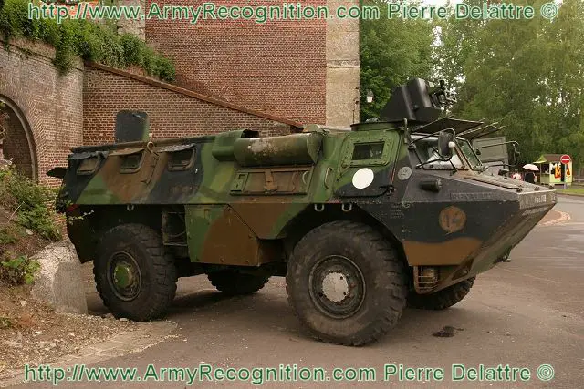 VAB Renault wheeled armoured vehicle personnel carrier technical data ...