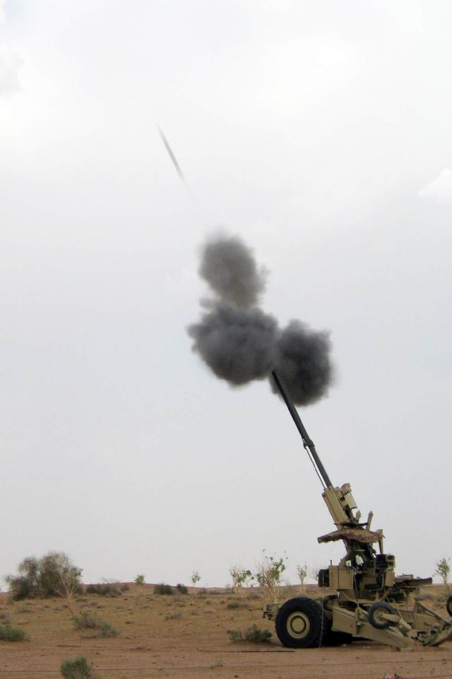 FH77 B05 L52 towed howitzer BAE Systems data sheet description ...