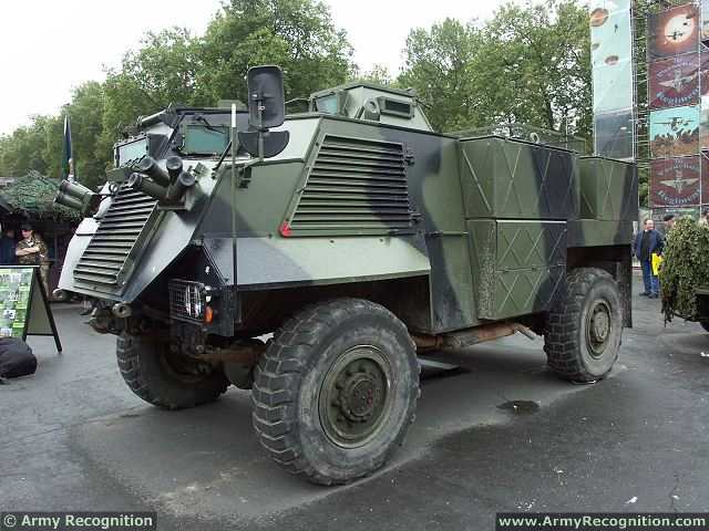 AT105 Saxon 4x4 armoured vehicle personnel carrier technical data sheet ...