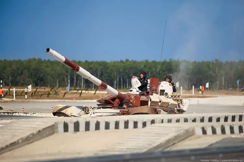 The Russian Tank Biathlon 2014 competition with tankers from 12 ...