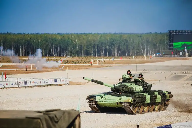 The Russian Tank Biathlon 2014 competition with tankers from 12 ...