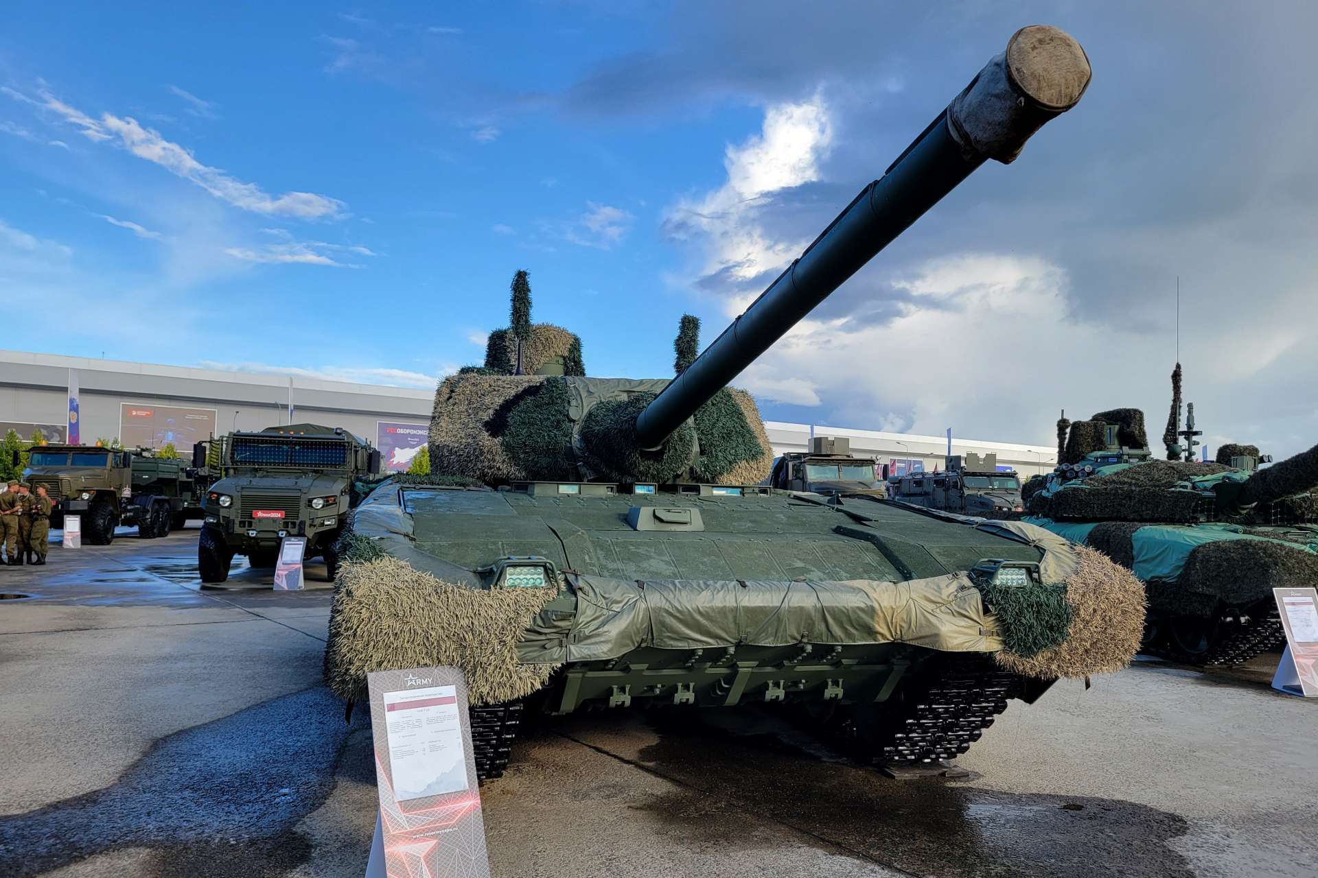 Russia displays T-14 Armata tank featuring Nakidka radar-absorbent ...