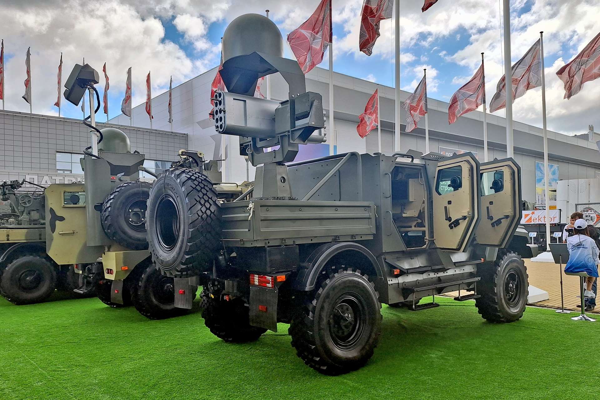 Russian engineers unveil Rapira-3 air defense system armed with ten S-8 ...