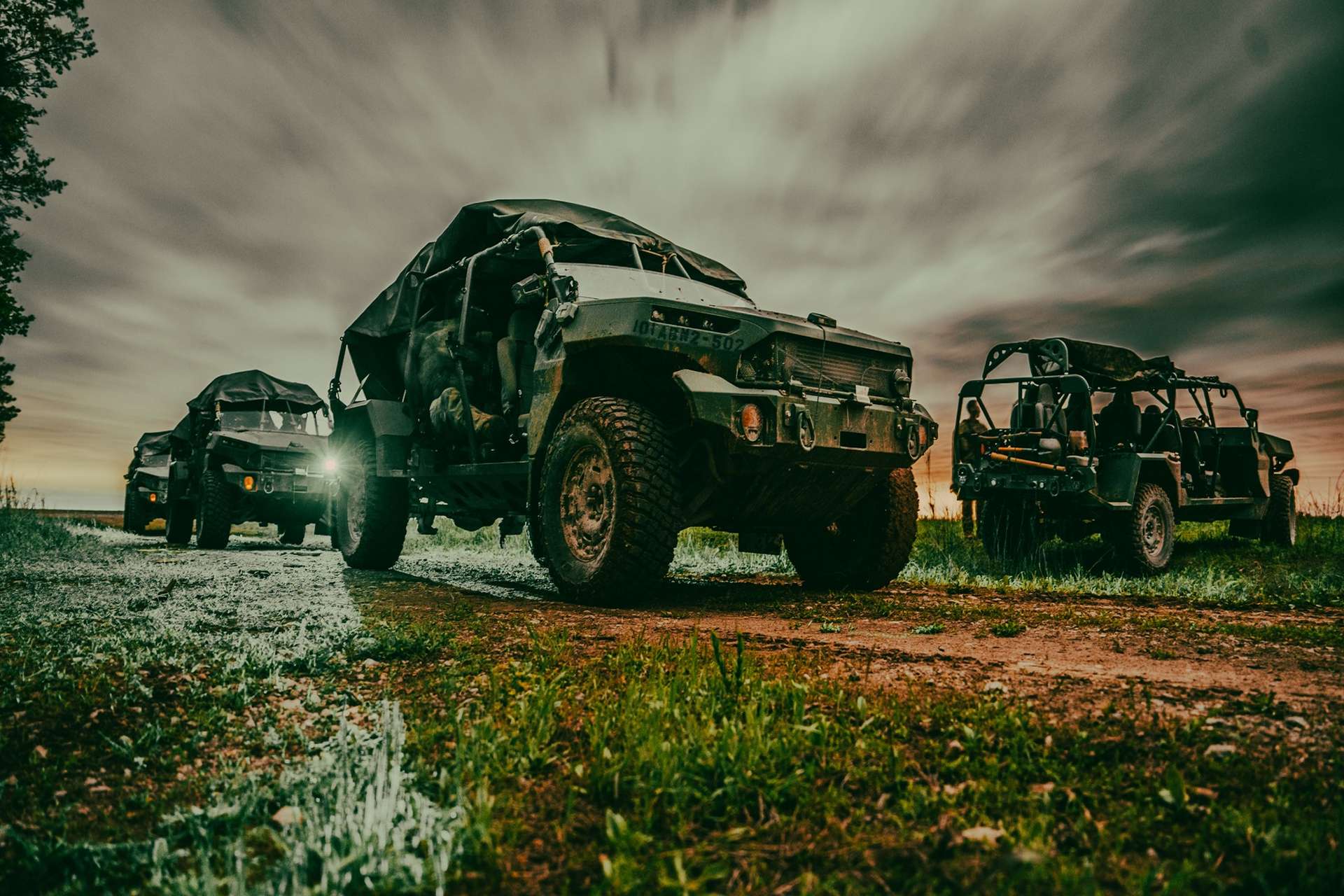 US Army Tests 4X4 All-Terrain M1301 Infantry Squad Vehicle for Airborne ...