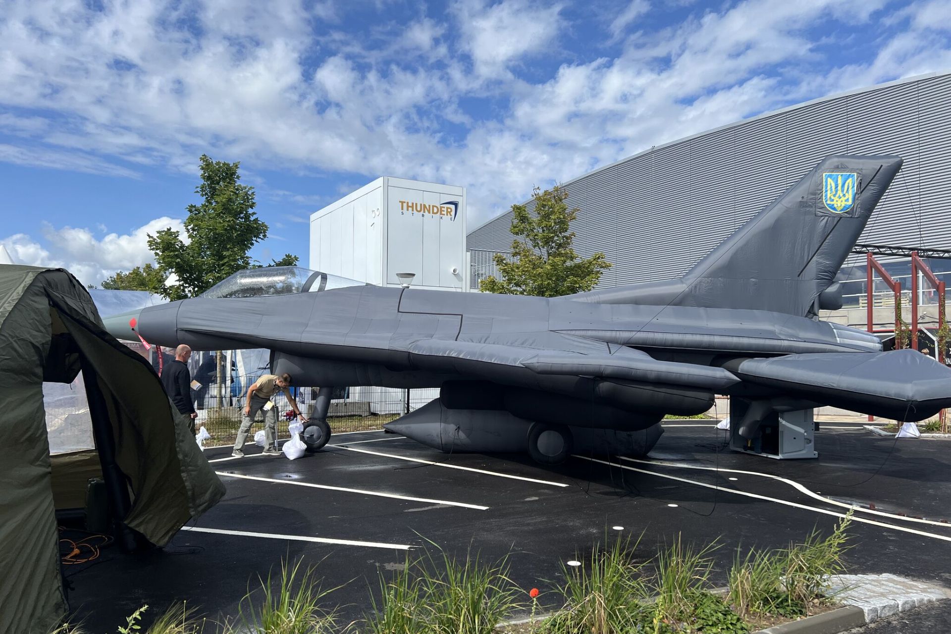 Ukraine to get inflatable F-16 decoys to deceive Russian military jets ...