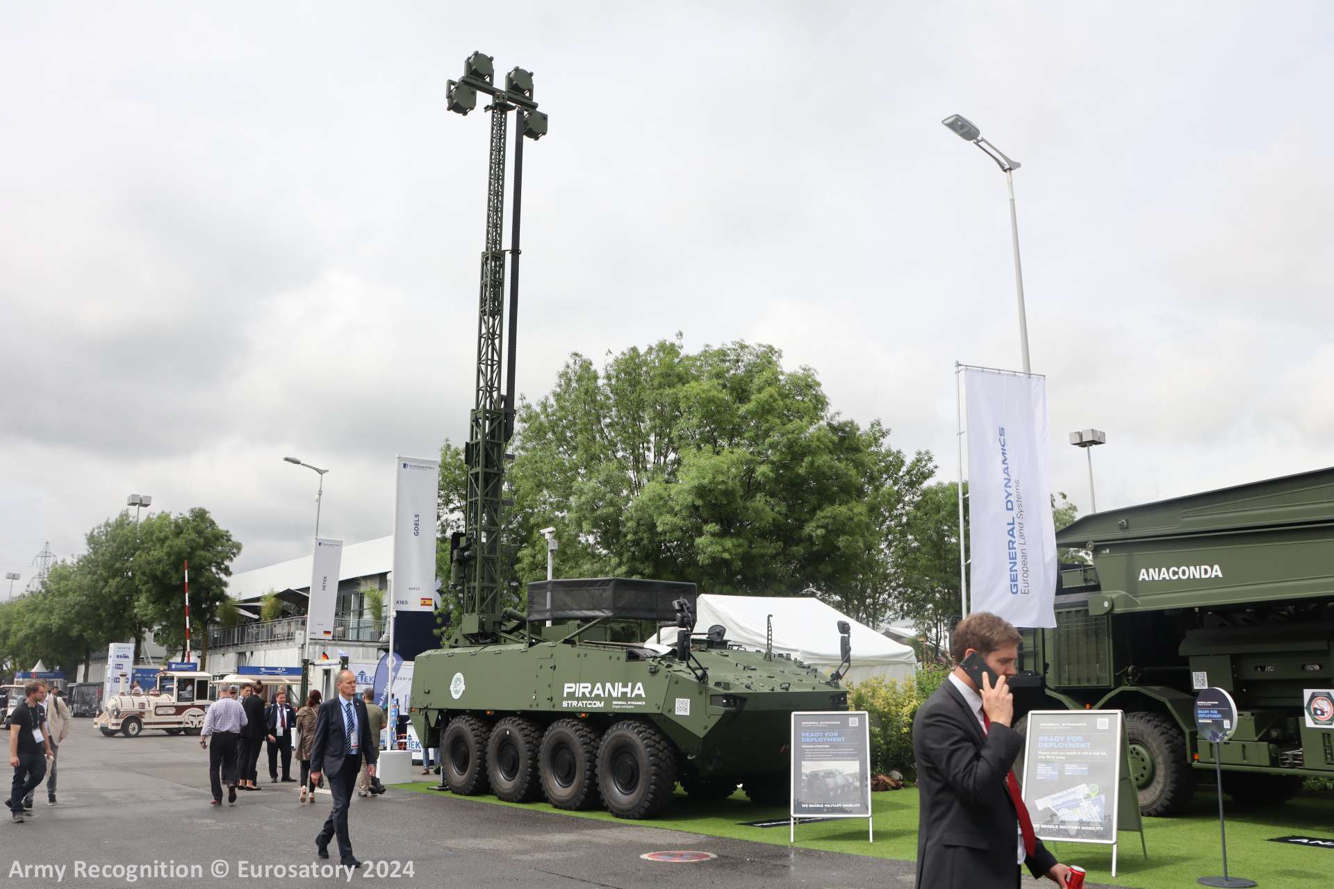 GDELS develops a new Piranha Stratcom 8x8 vehicle with a 15-meter mast ...