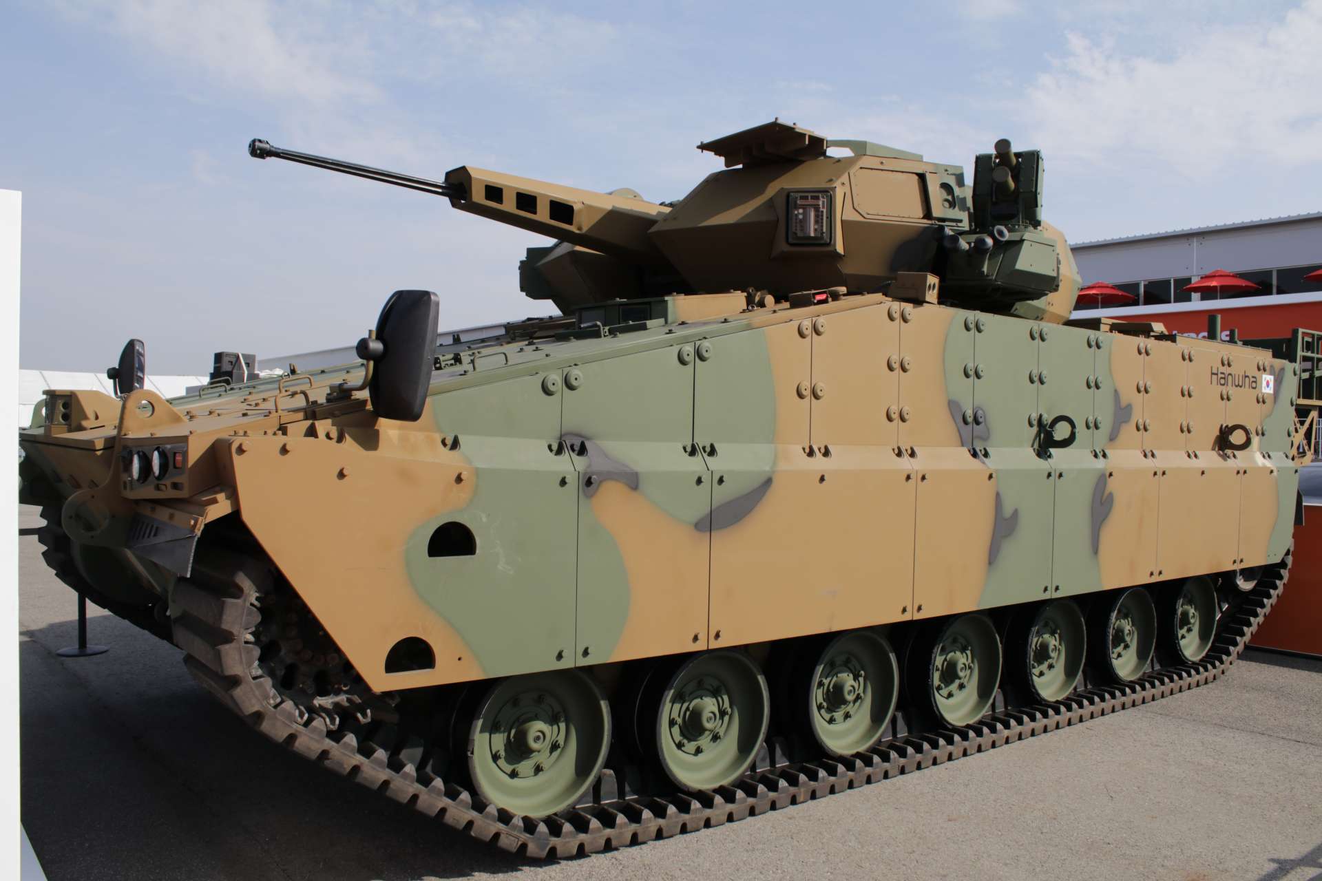 Hanwha Aerospace from South Korea Offers Romania Advanced Redback IFV ...