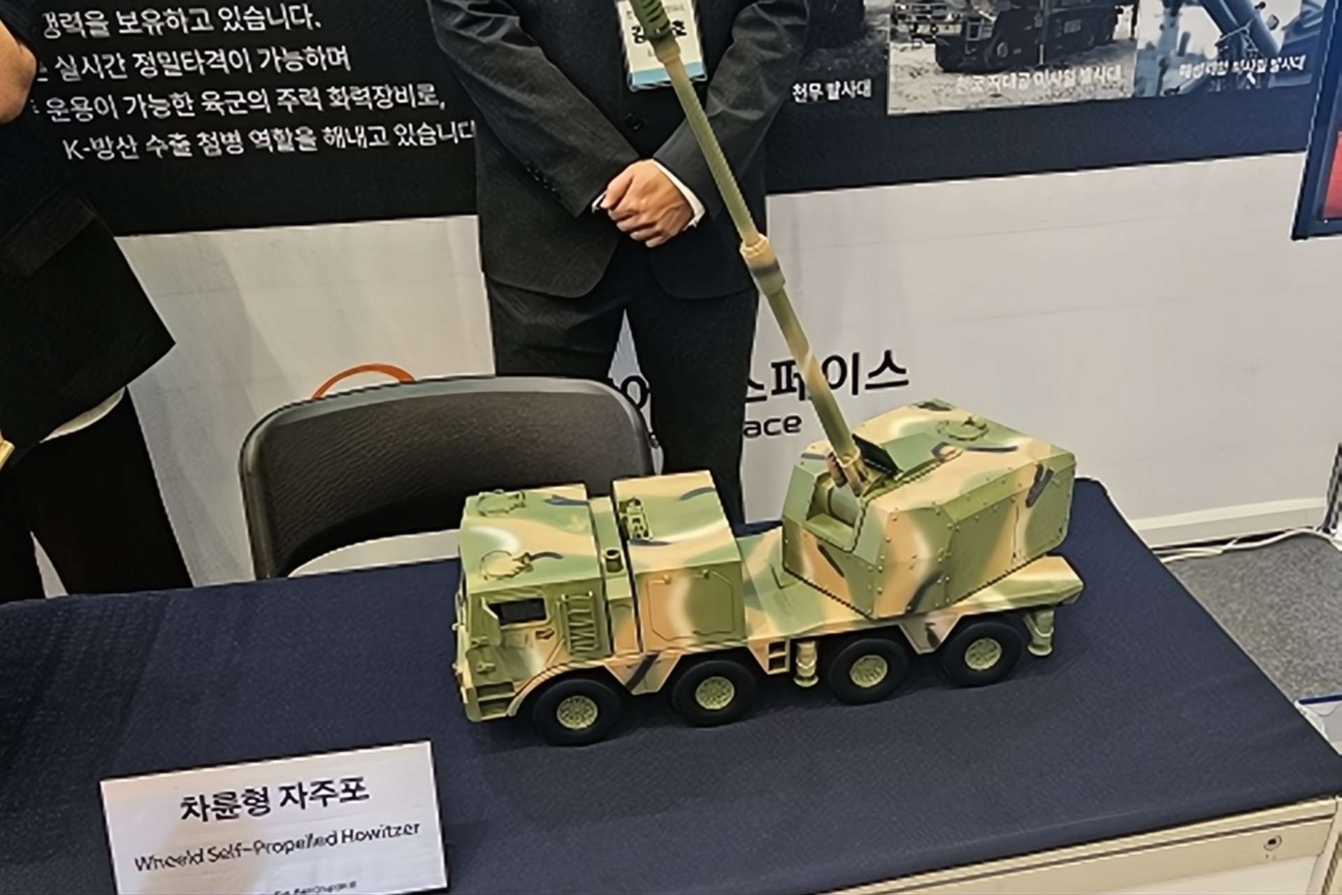 Hanwha Aerospace's new 8x8 howitzer promises 70-kilometer strikes to ...
