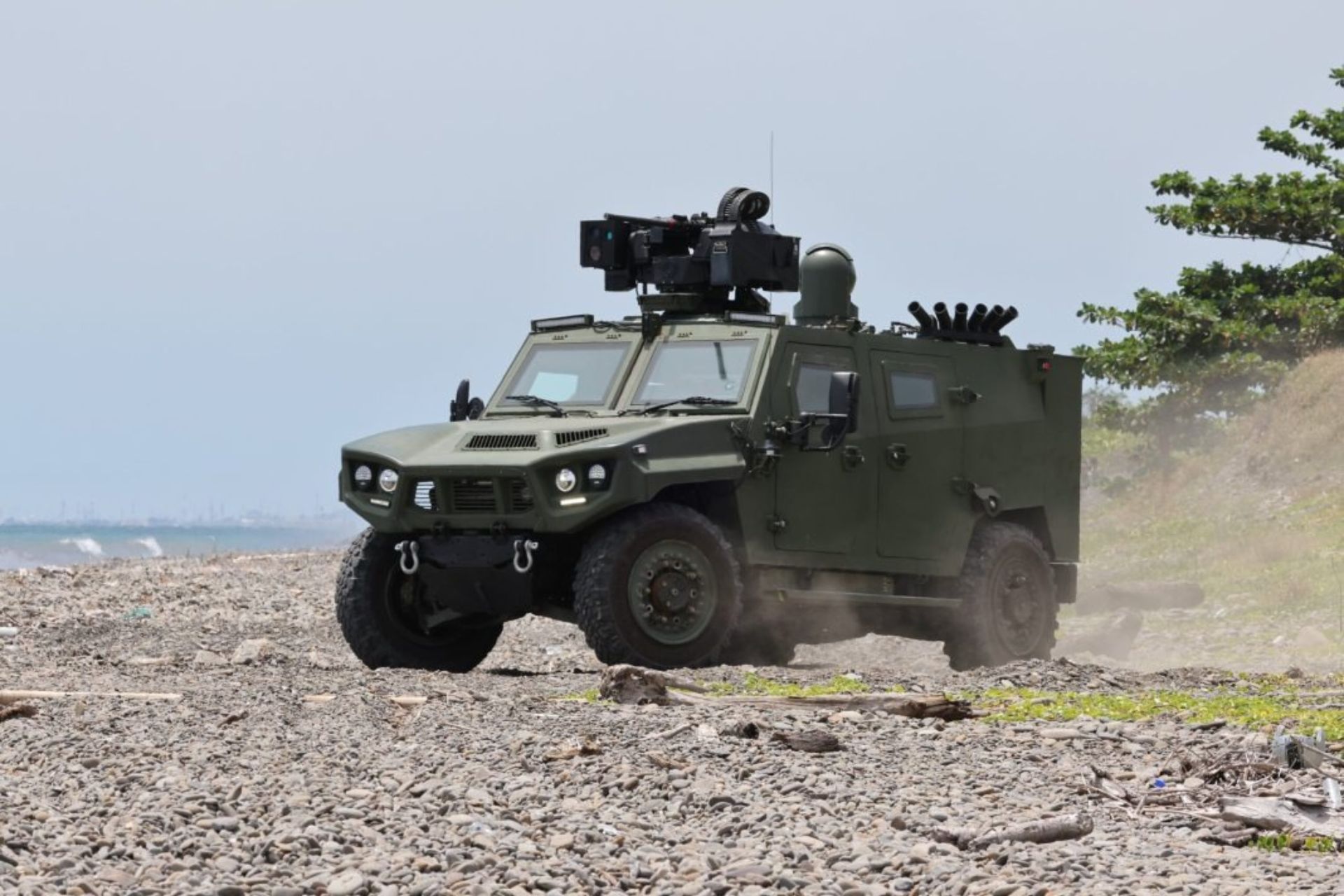 New Tactical Vehicles with Machine Guns Tested in Taiwan
