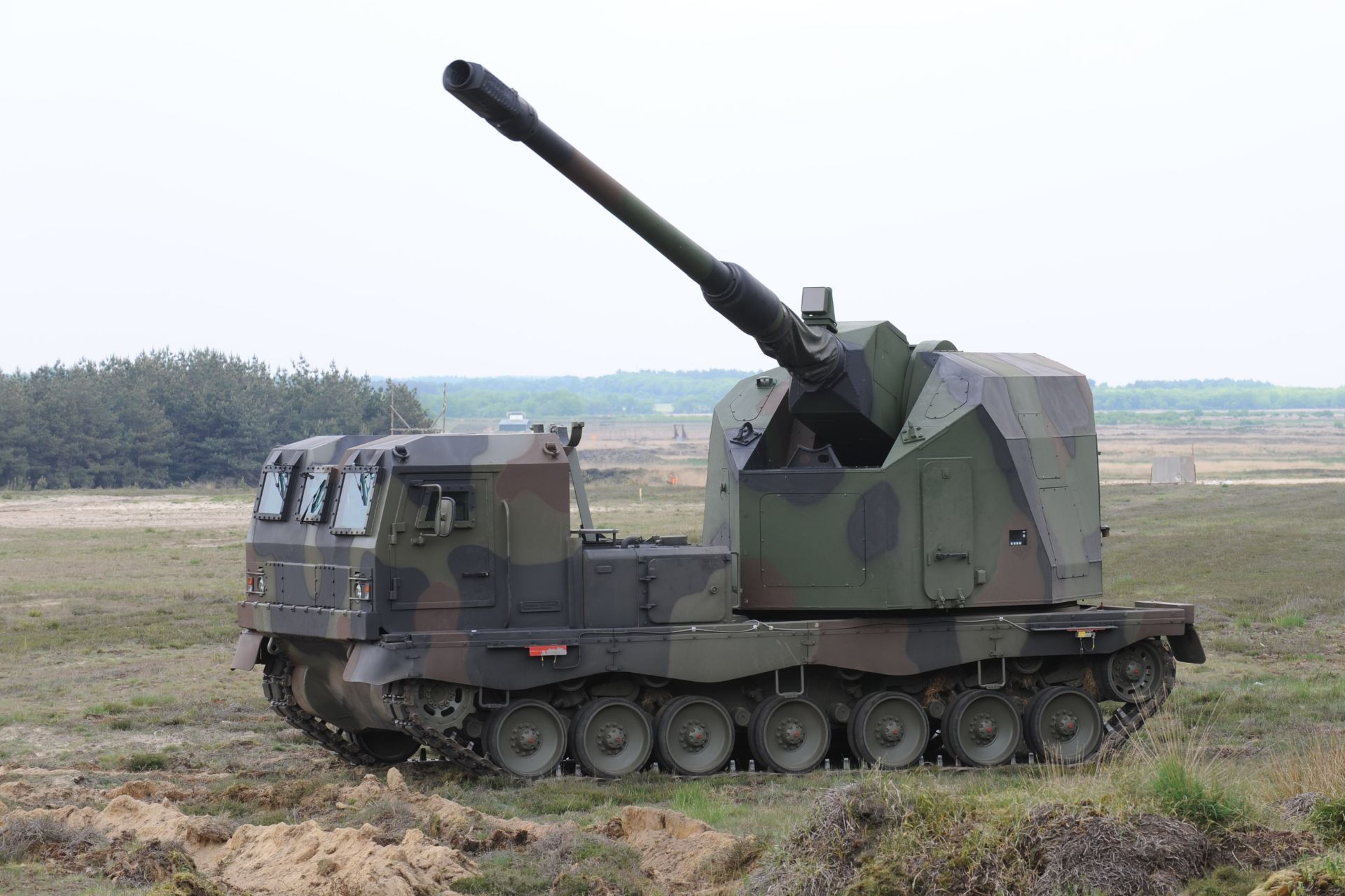 Spain Considers Upgrading Artillery with Donar and Piranha 4 Systems