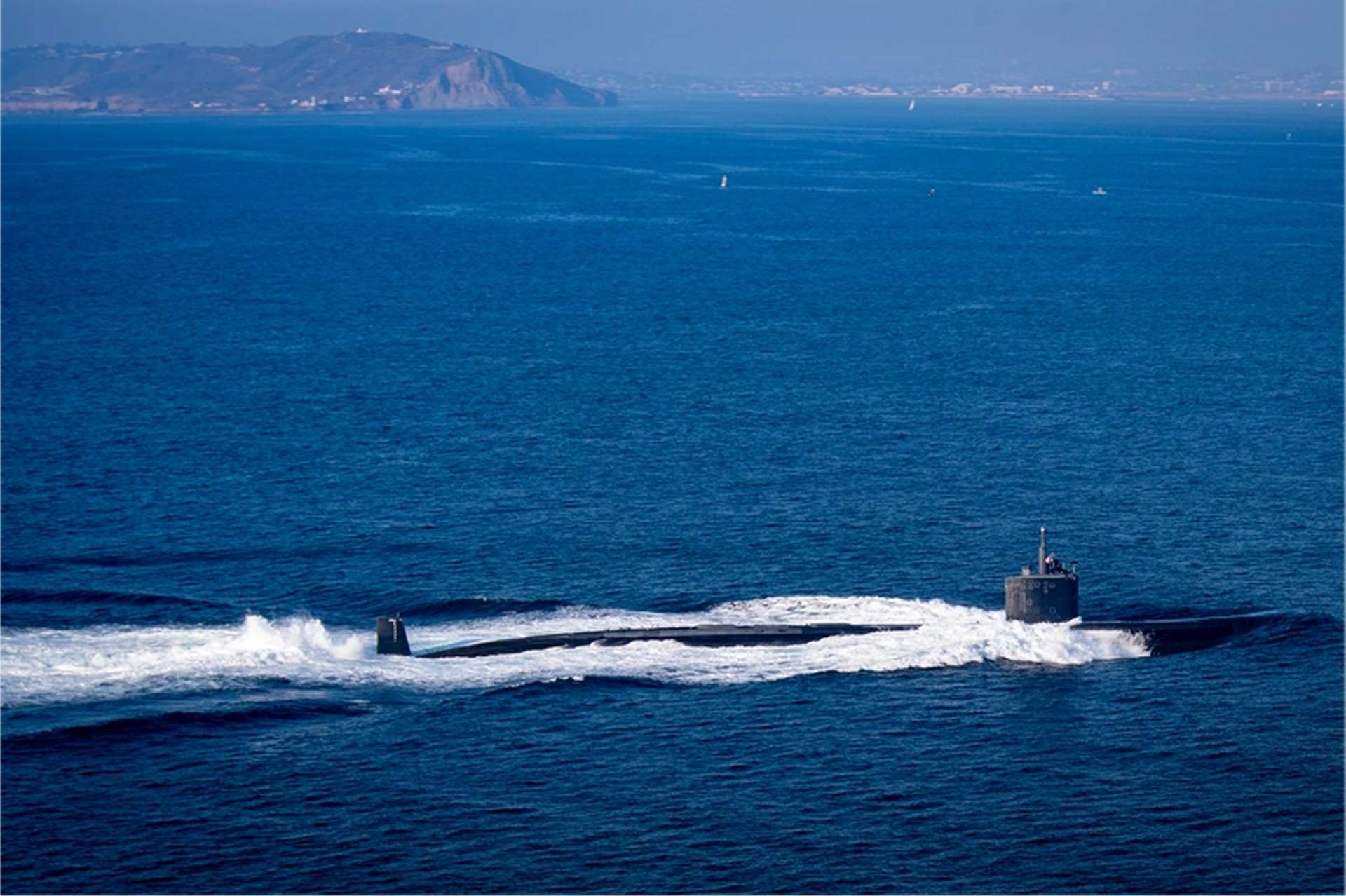 Los Angeles-class nuclear powered submarine USS Greeneville on key ...