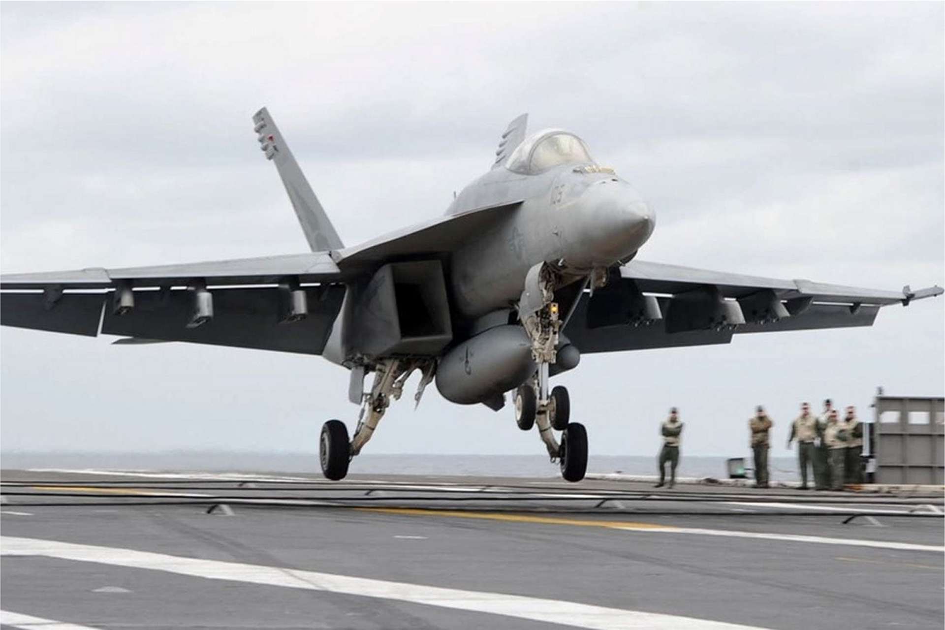Raytheon Enhances F/A-18E/F's Survivability and Electronic Attack ...