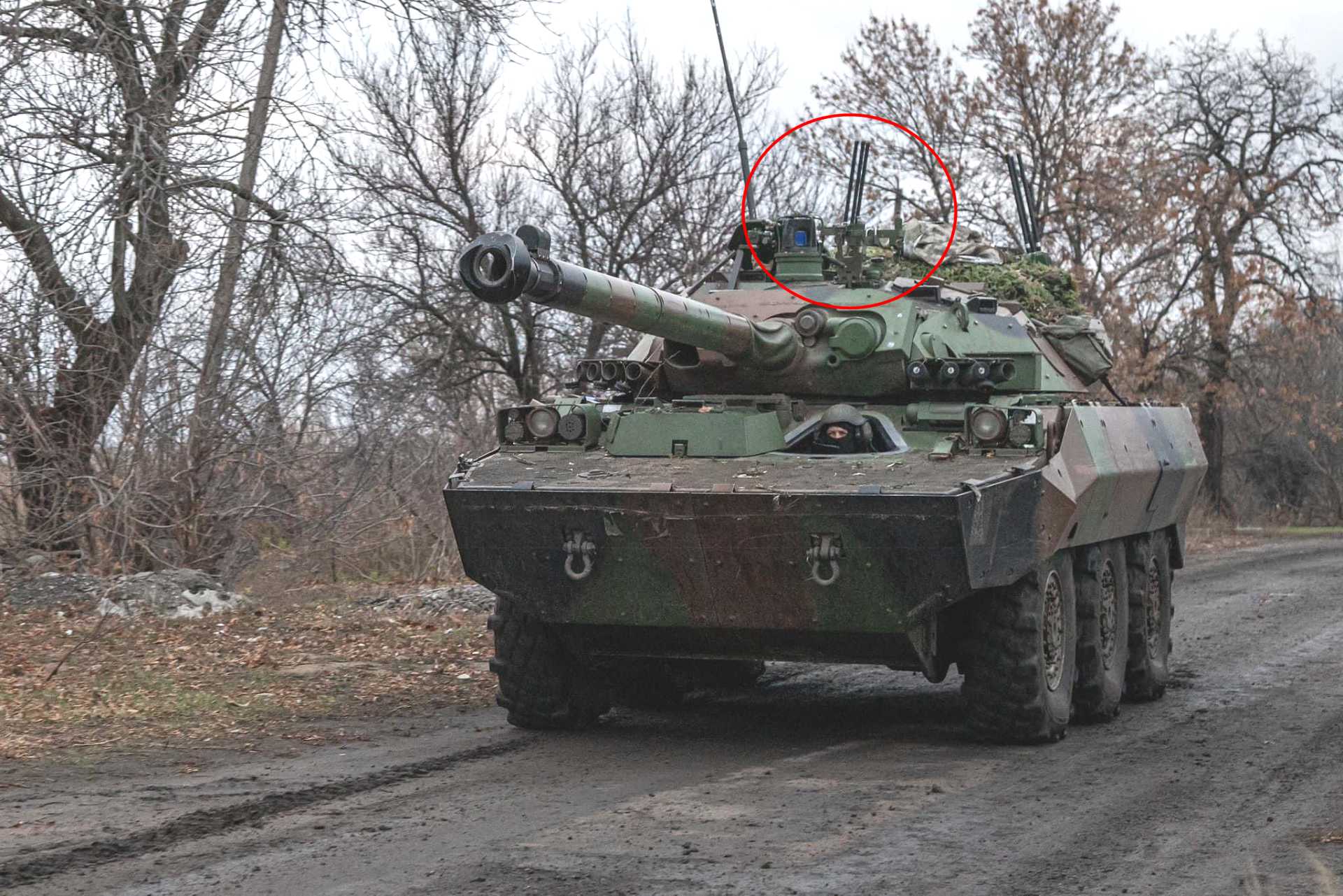 Ukraine Integrates French AMX-10RC anti-tank vehicle with EW Jammers ...