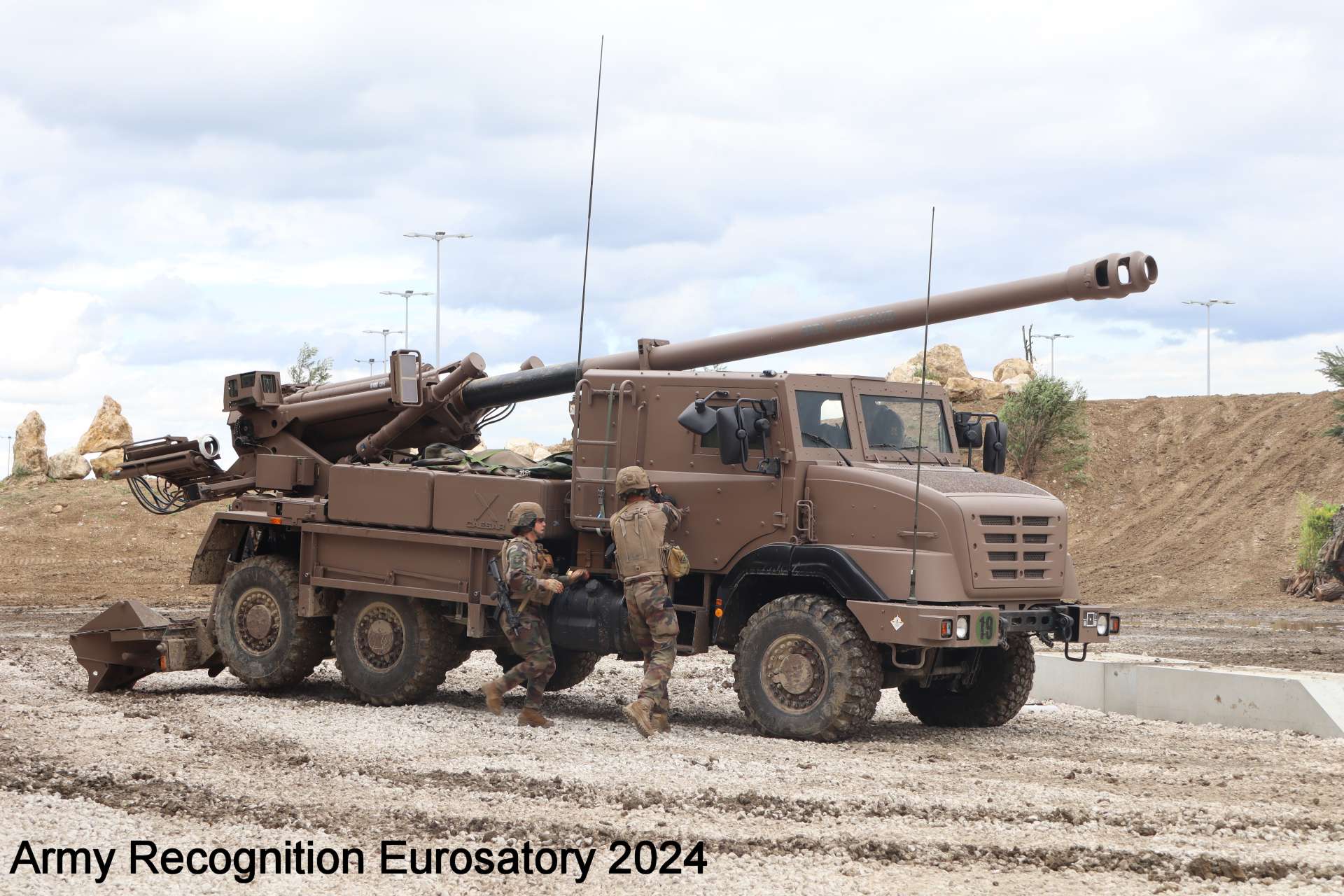 Armenia Buys CAESAR Cannons from France at Eurosatory 2024