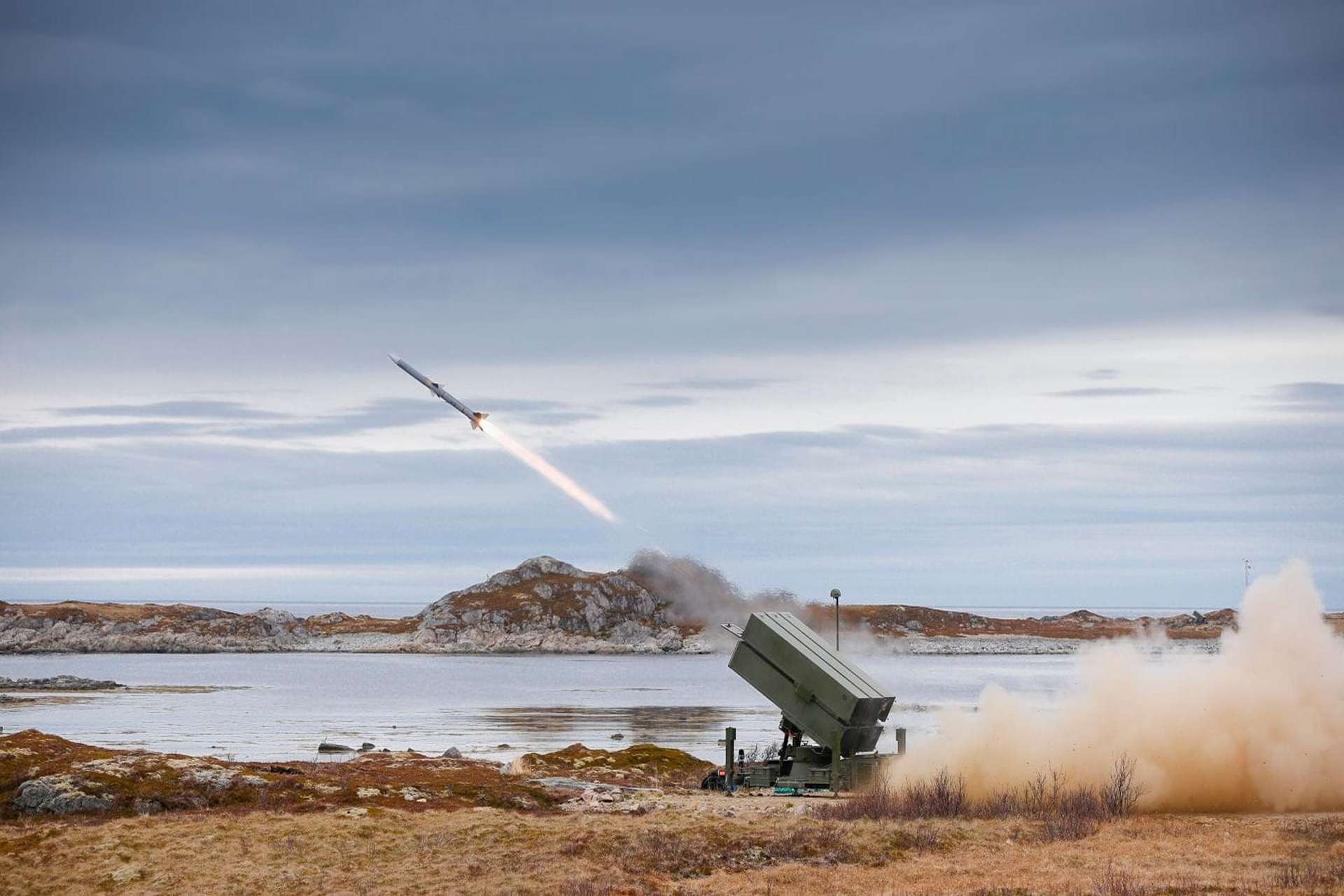 Norway to Update Air Defense with Purchase of AIM-120C-8 Missiles from US