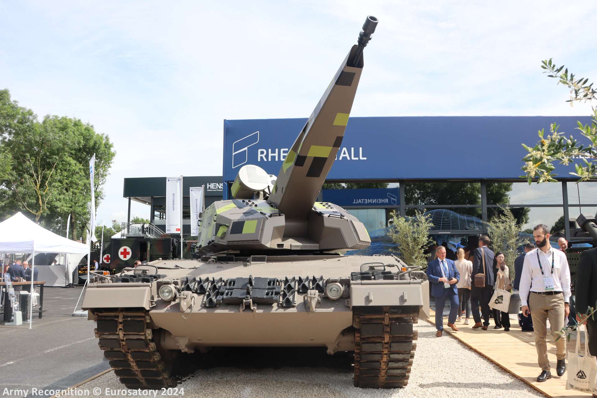 Rheinmetall's latest Skyranger 35 on Leopard 2 air defense system ...