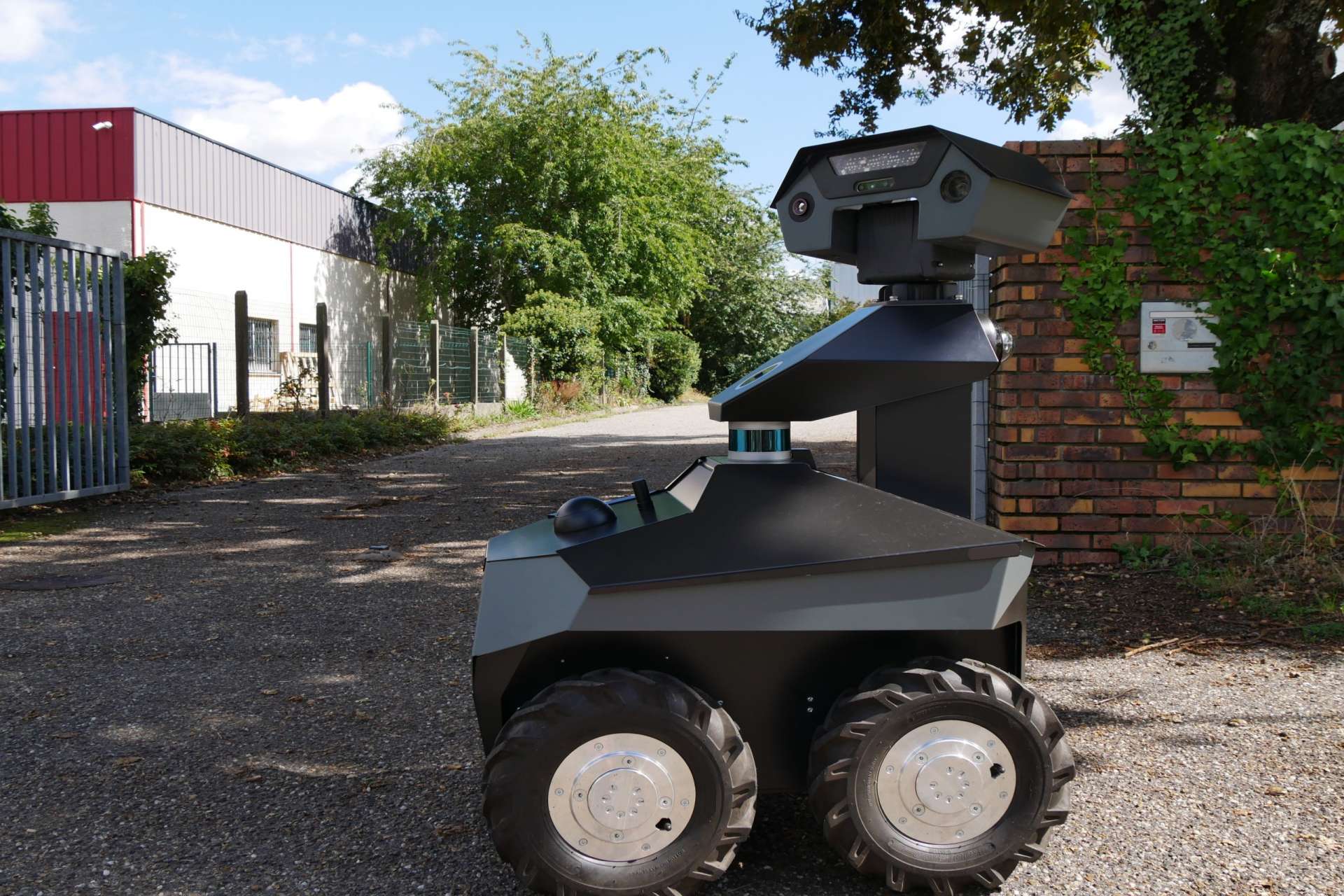 Running Brains Robotics to Showcase GR100 Security Robot at Eurosatory 2024