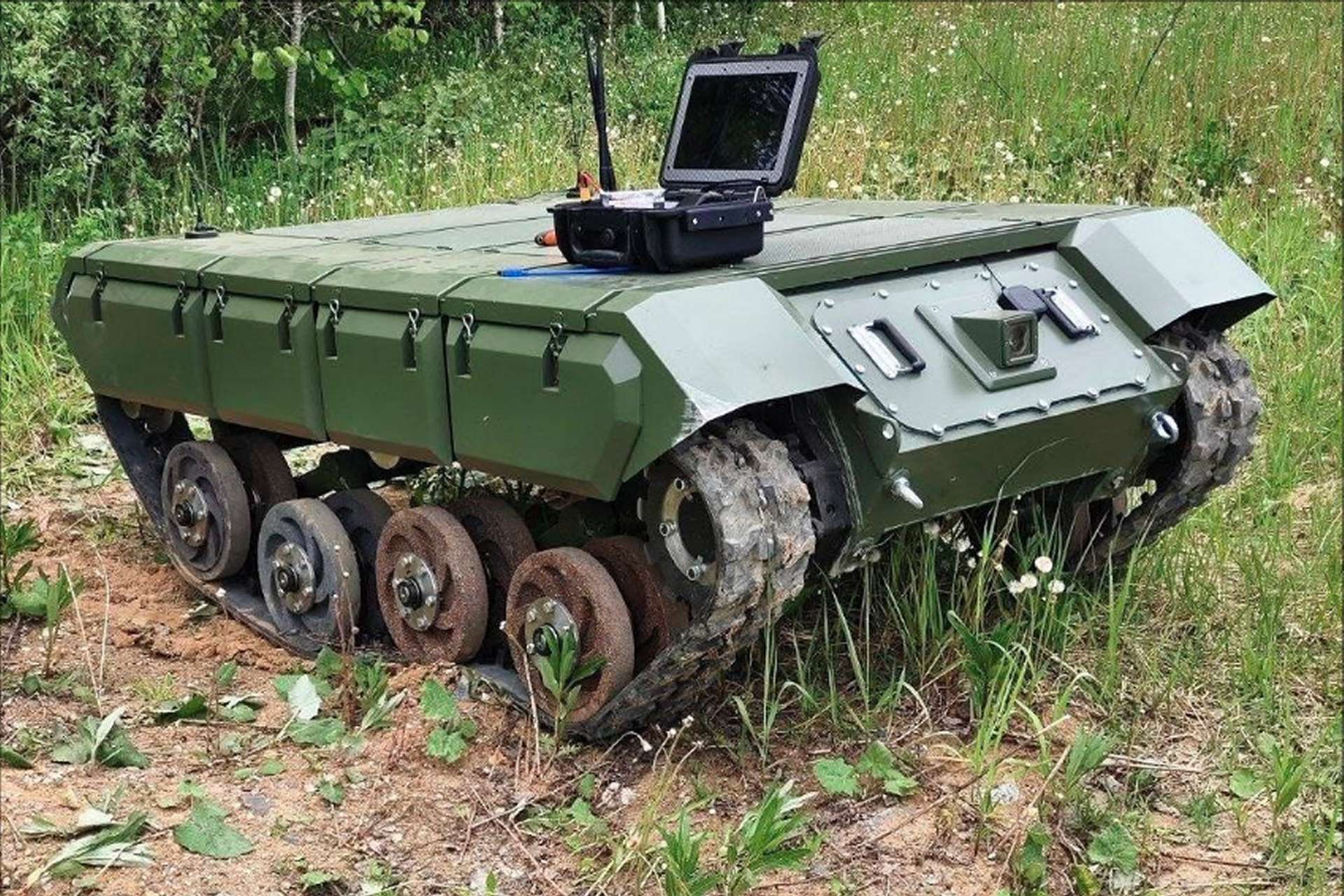 Russia Announces Creation of New Versatile Battlefield Robot for Future ...