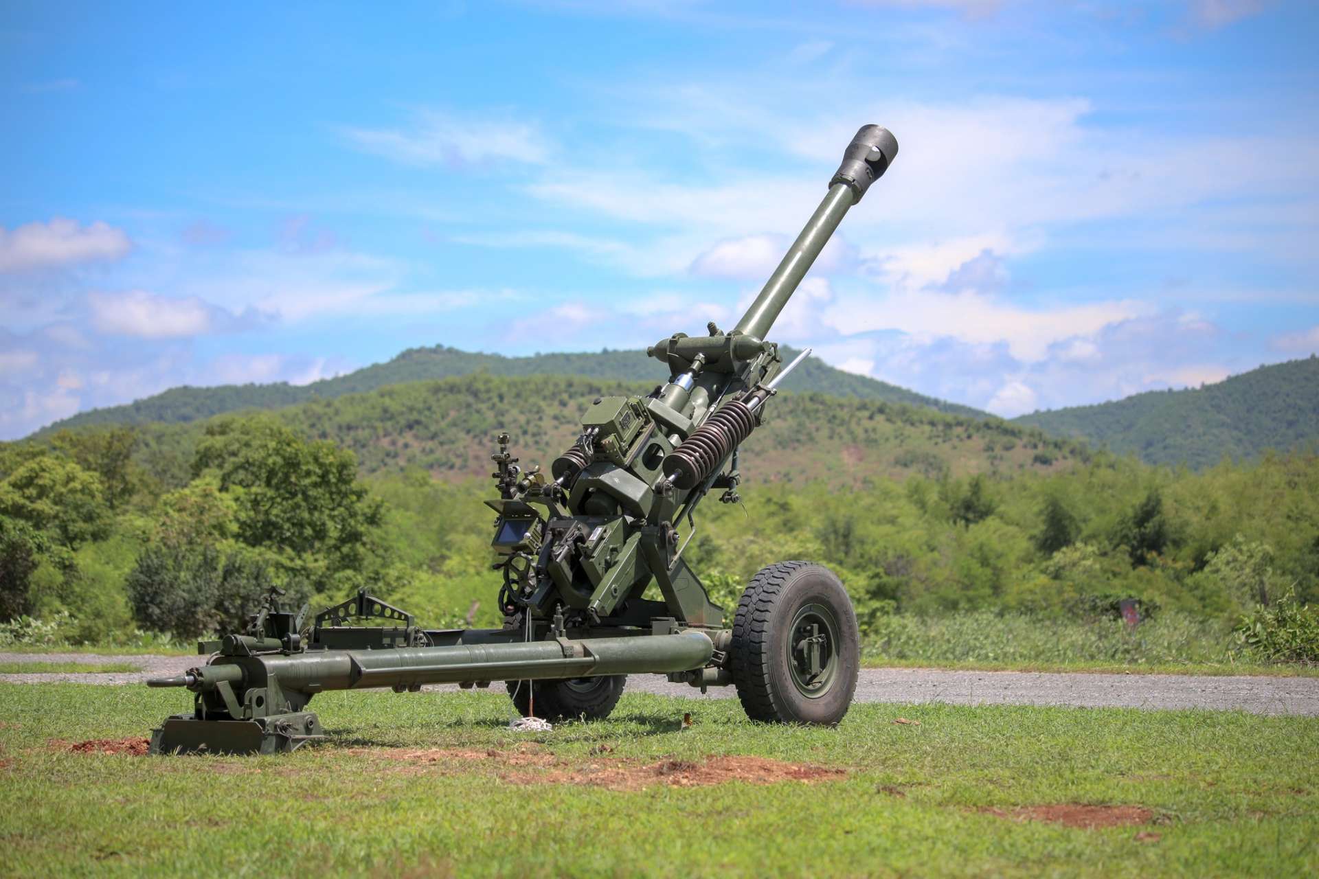 DTI Thailand Delivers CS/AH2 105mm Light Artillery Prototypes to Royal ...