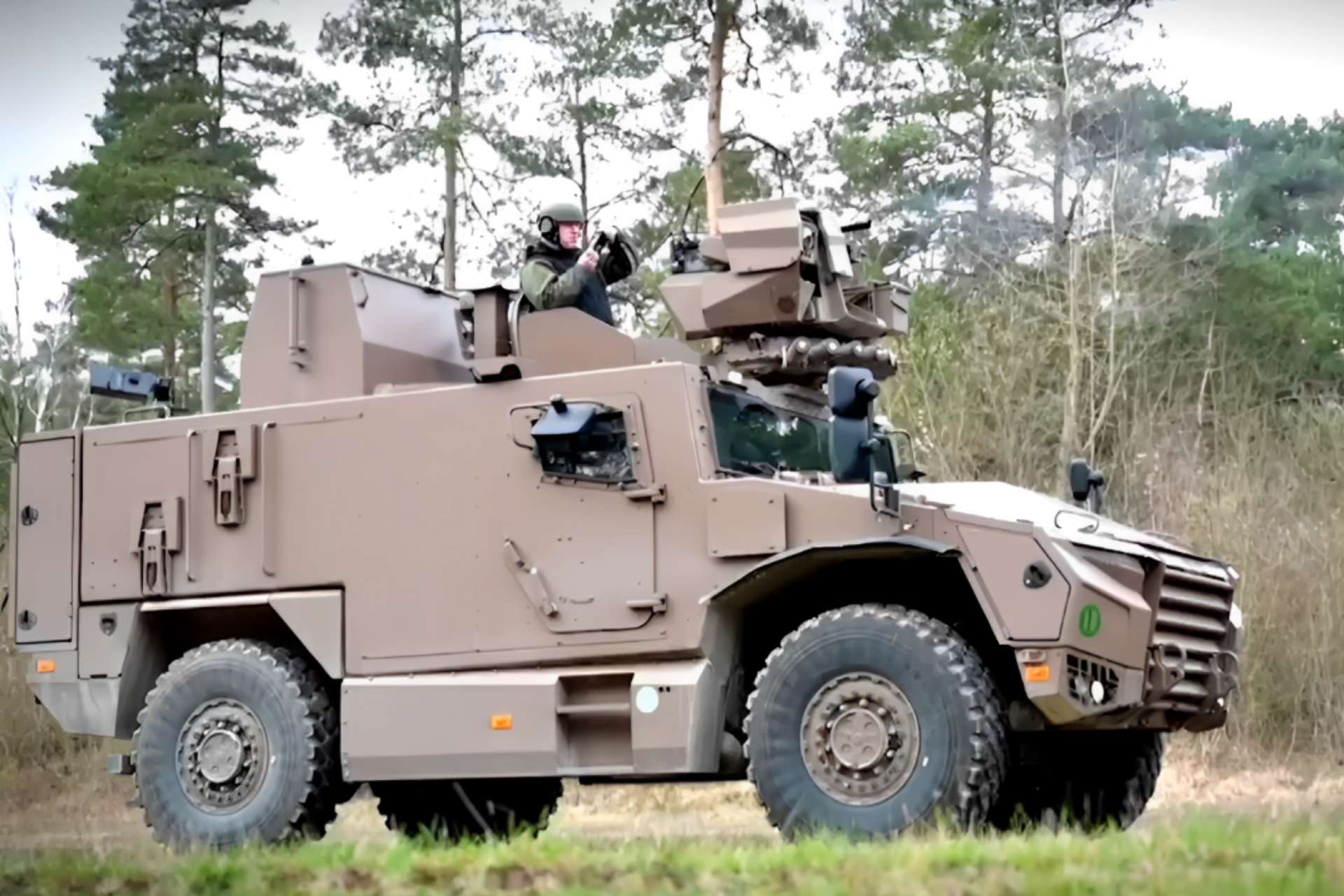French Army tests integration of an automatic grenade launcher on ...