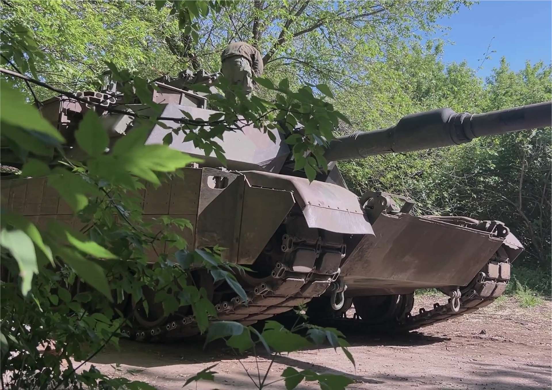 From the Ukrainian Front Line: Ukrainian Tank Crews Excel with US ...