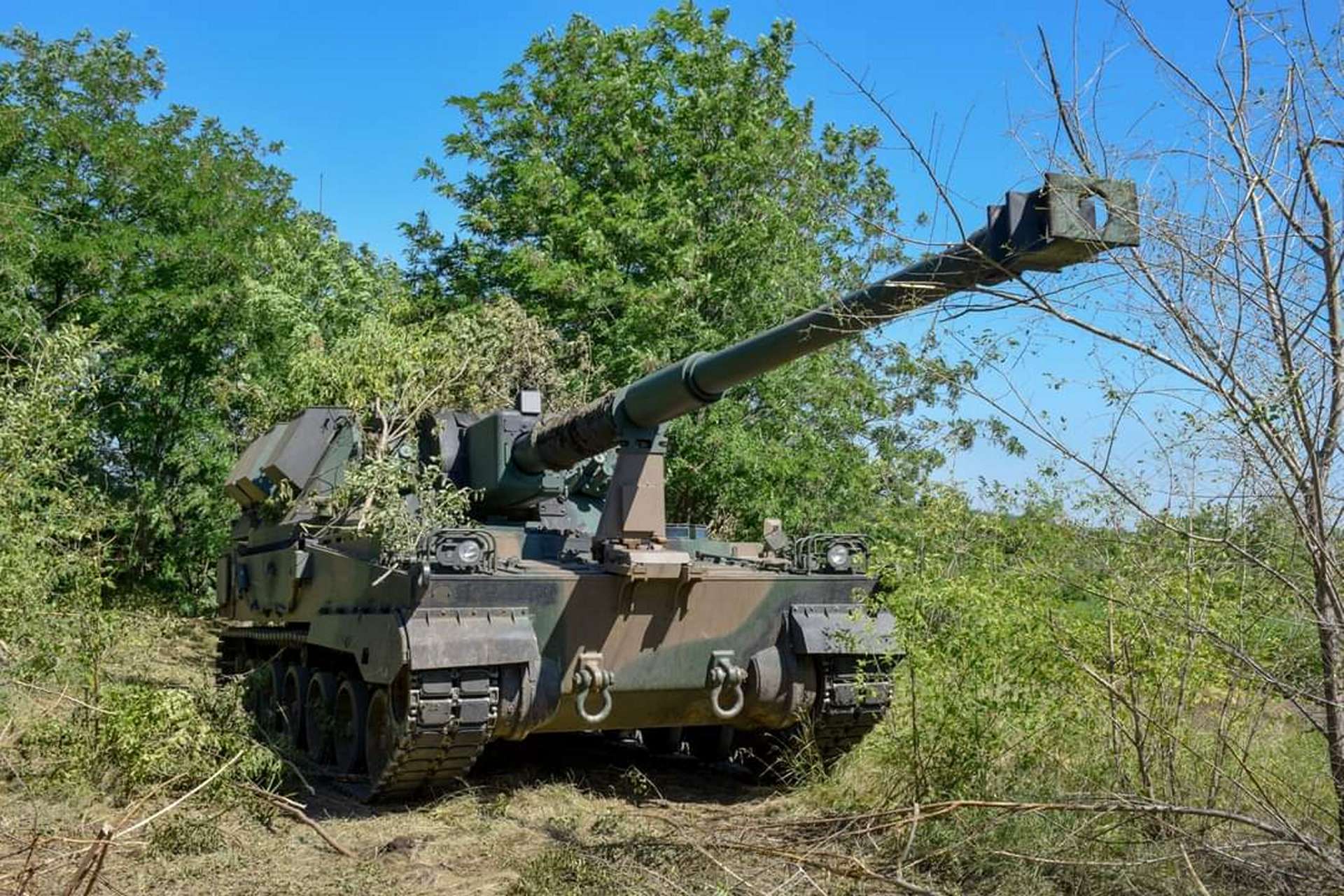 Hanwha Signs Agreement to Integrate K9 Thunder Gun Into Polish Krab ...