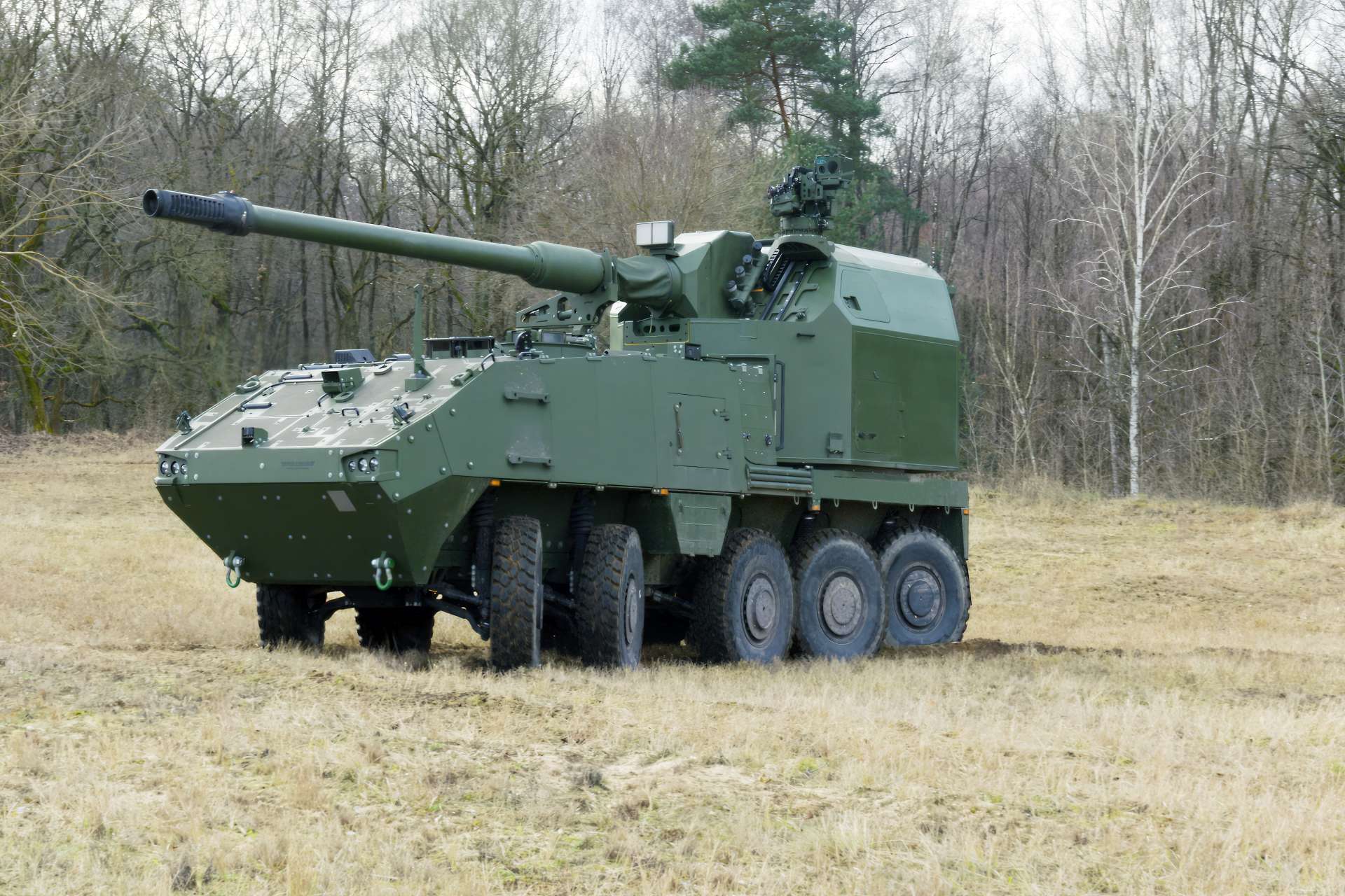 KNDS and GDELS Unveil New Artillery Gun Module Mounted on Piranha 10X10 ...