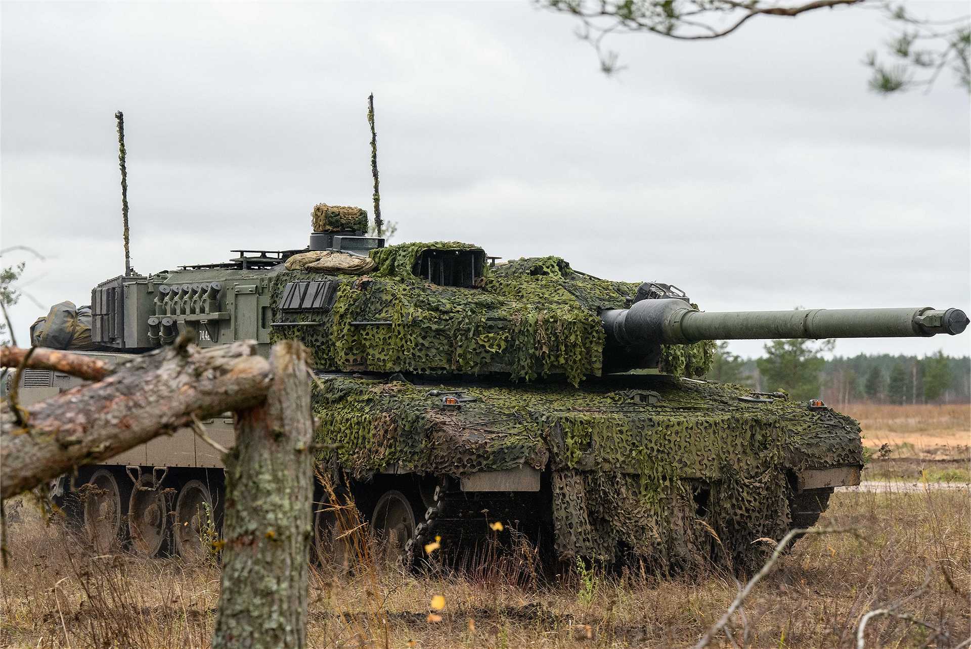 Denmark's Cutting-Edge Leopard 2A7 Tanks Shine in NATO's RESOLUTE WARRIOR Exercise
