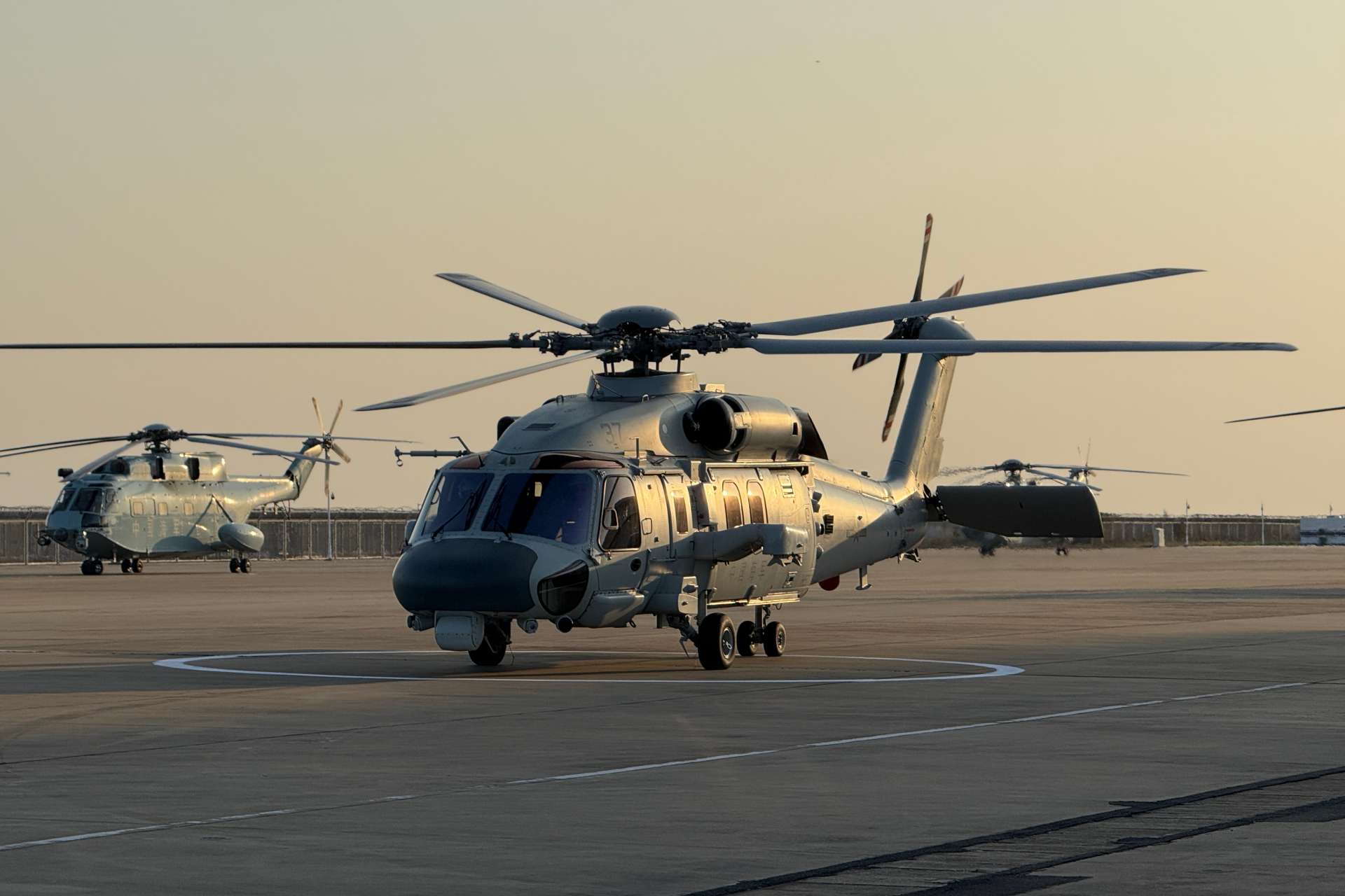 Harbin's new Z-20J shipborne helicopter strengthens anti-submarine and ...