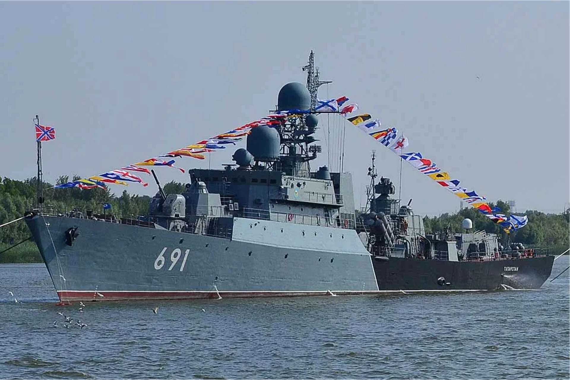 Ukraine Strikes Russian Caspian Port of Kaspiysk with UAV Damages Navy ...