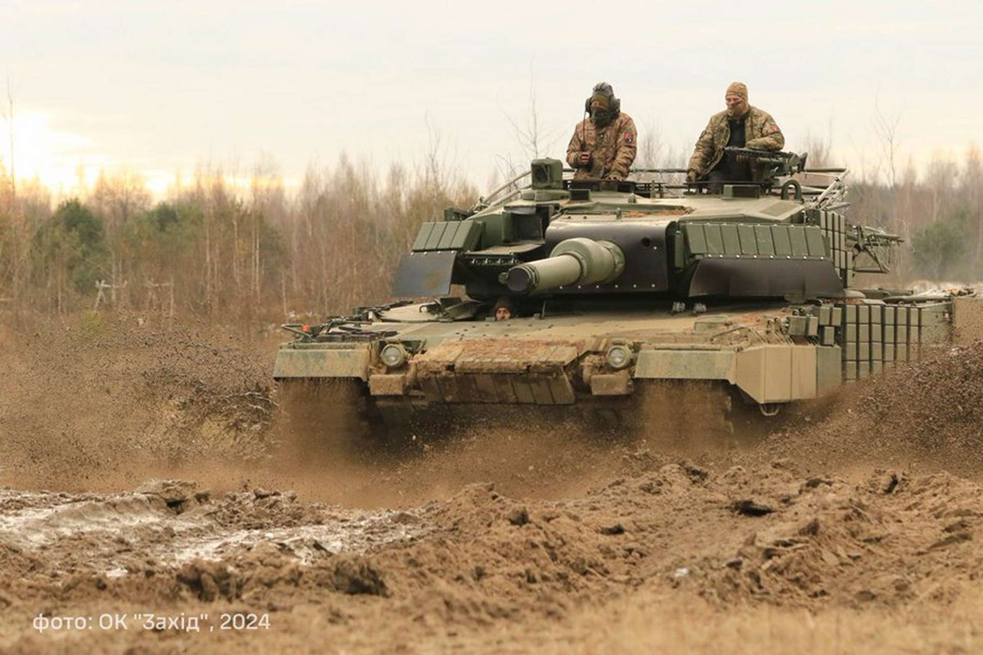 Ukraine Unveils Modified Version of Leopard 2A4 Main Battle Tank During ...