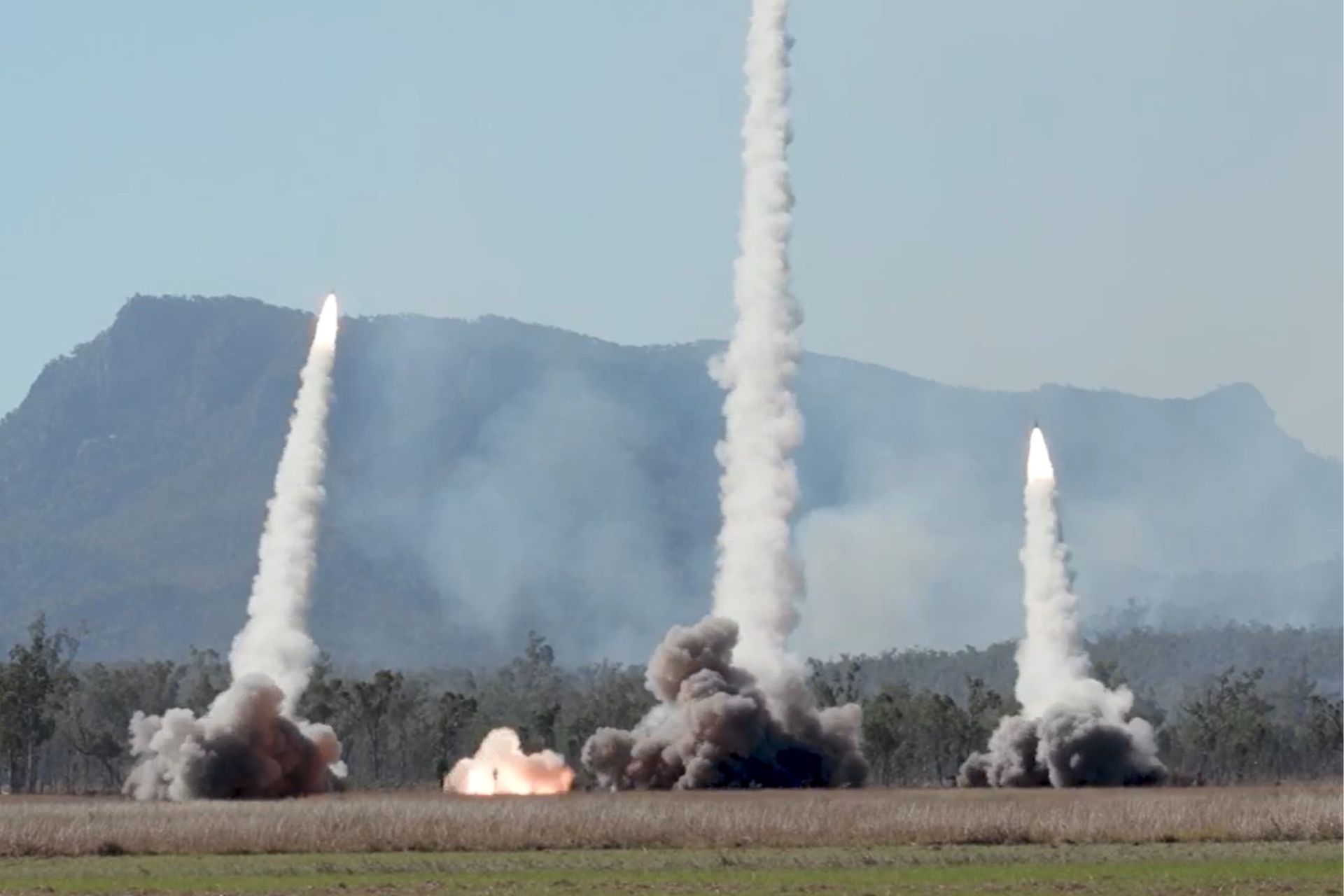 Australia Advances 155mm Artillery Shells and GMLRS Production to ...