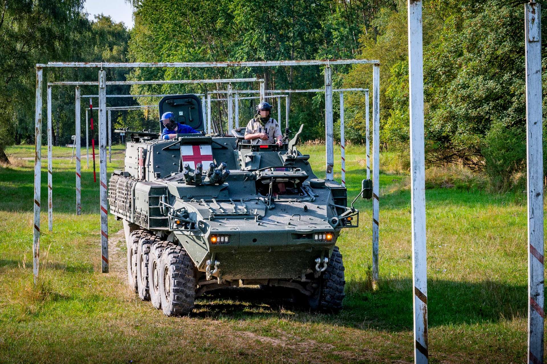 Canada supports Ukrainian troops with training on new ACSV 8x8 armored ...