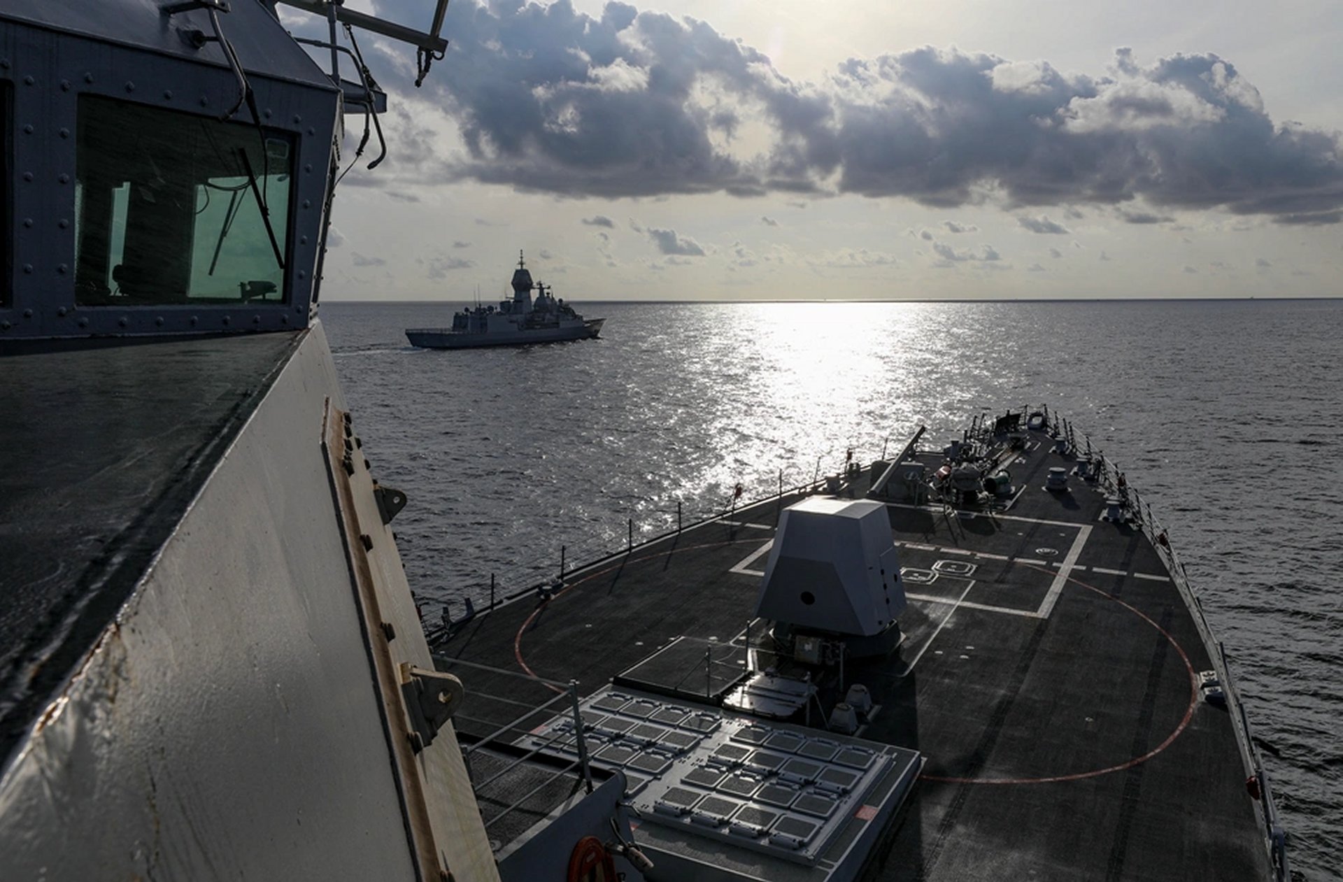 US & Australian Naval Forces strengthen maritime cooperation in ...