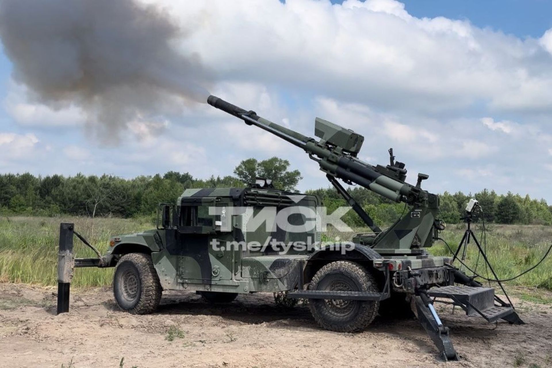 105mm Hawkeye Self-Propelled Howitzers on HMMWV Chassis Spotted in Ukraine