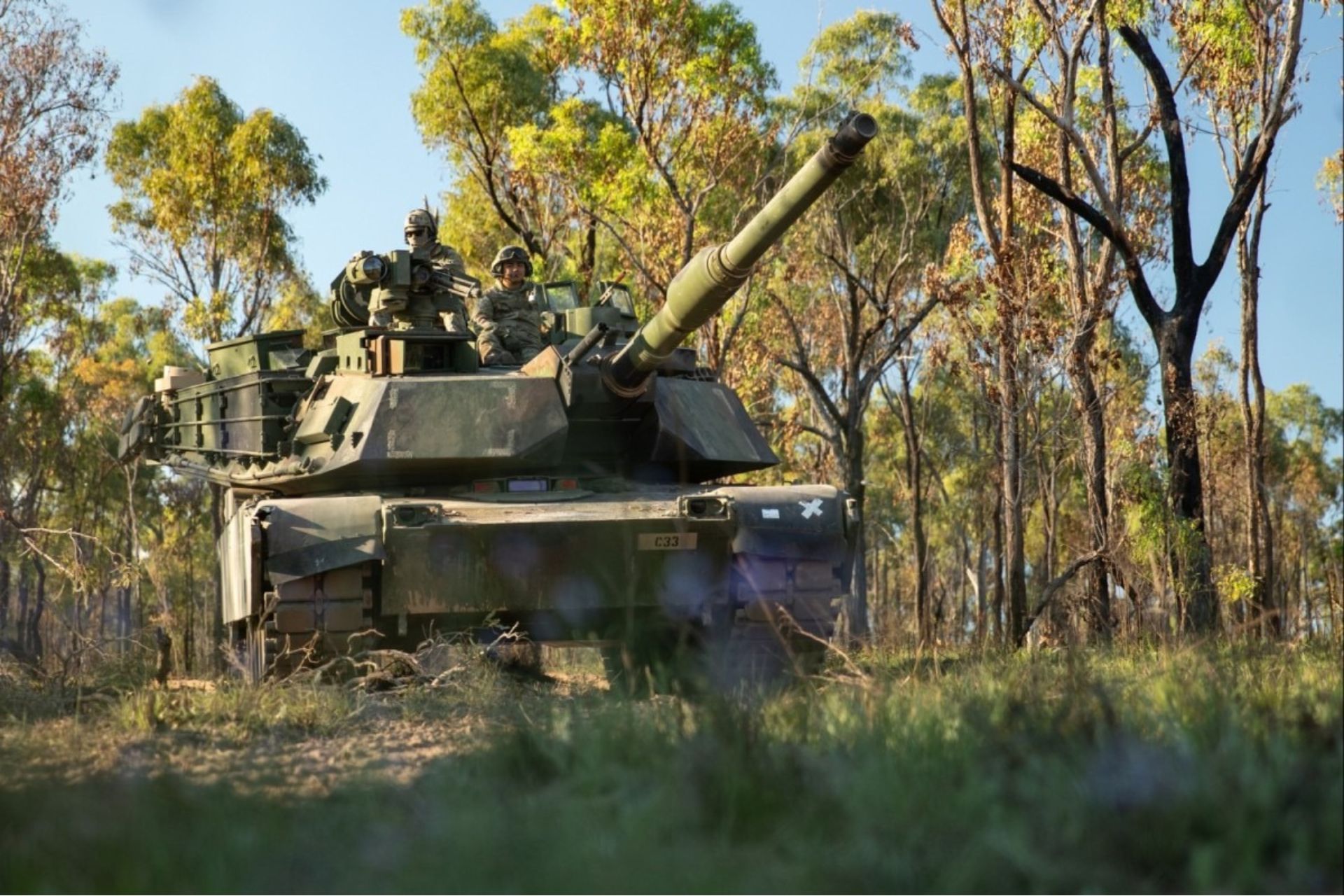 Australian Army Receives First M1A2 SEP V3 Tanks in Major Modernization ...