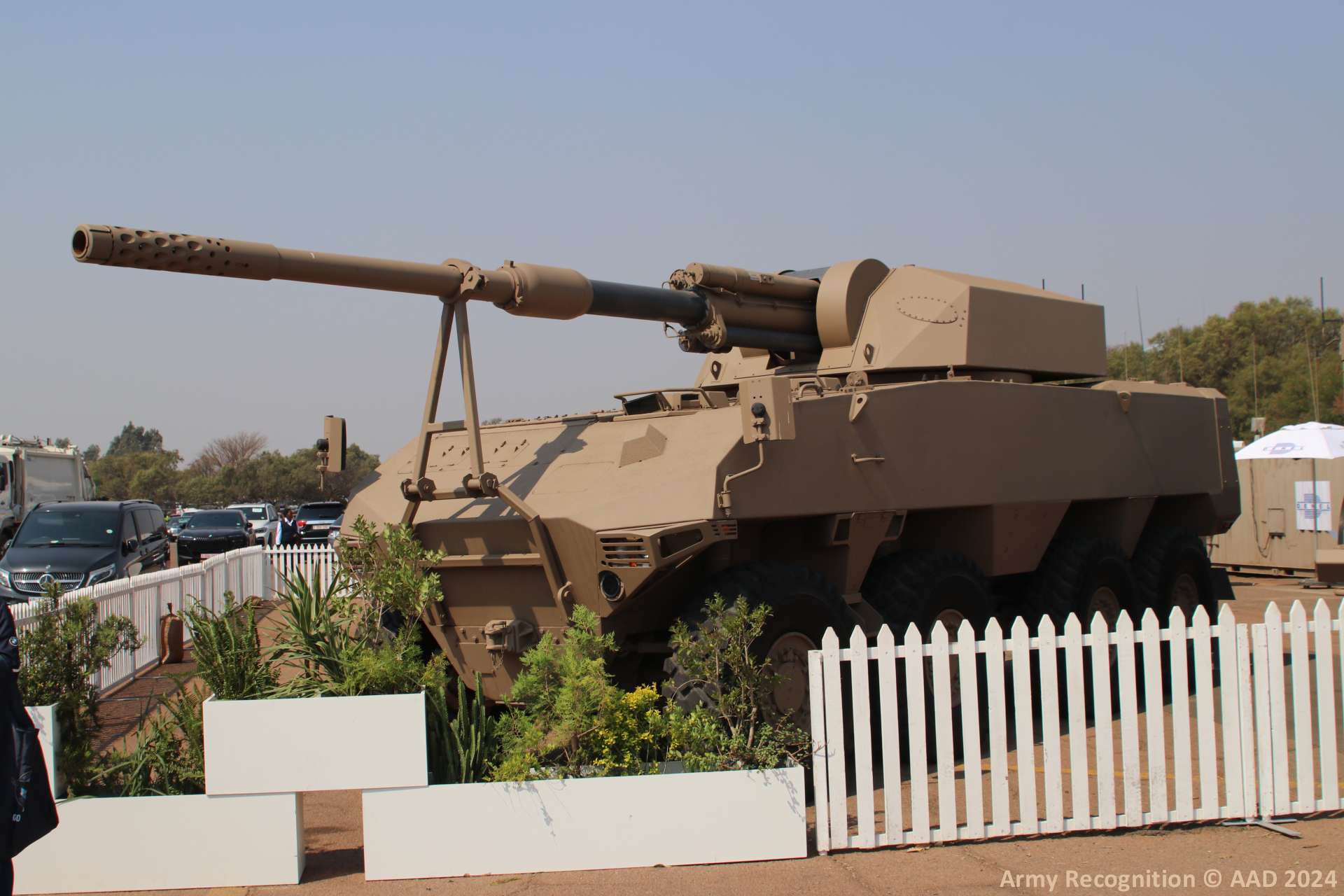 South Africa's new RG41 GT7 105mm self-propelled howitzer strengthens ...