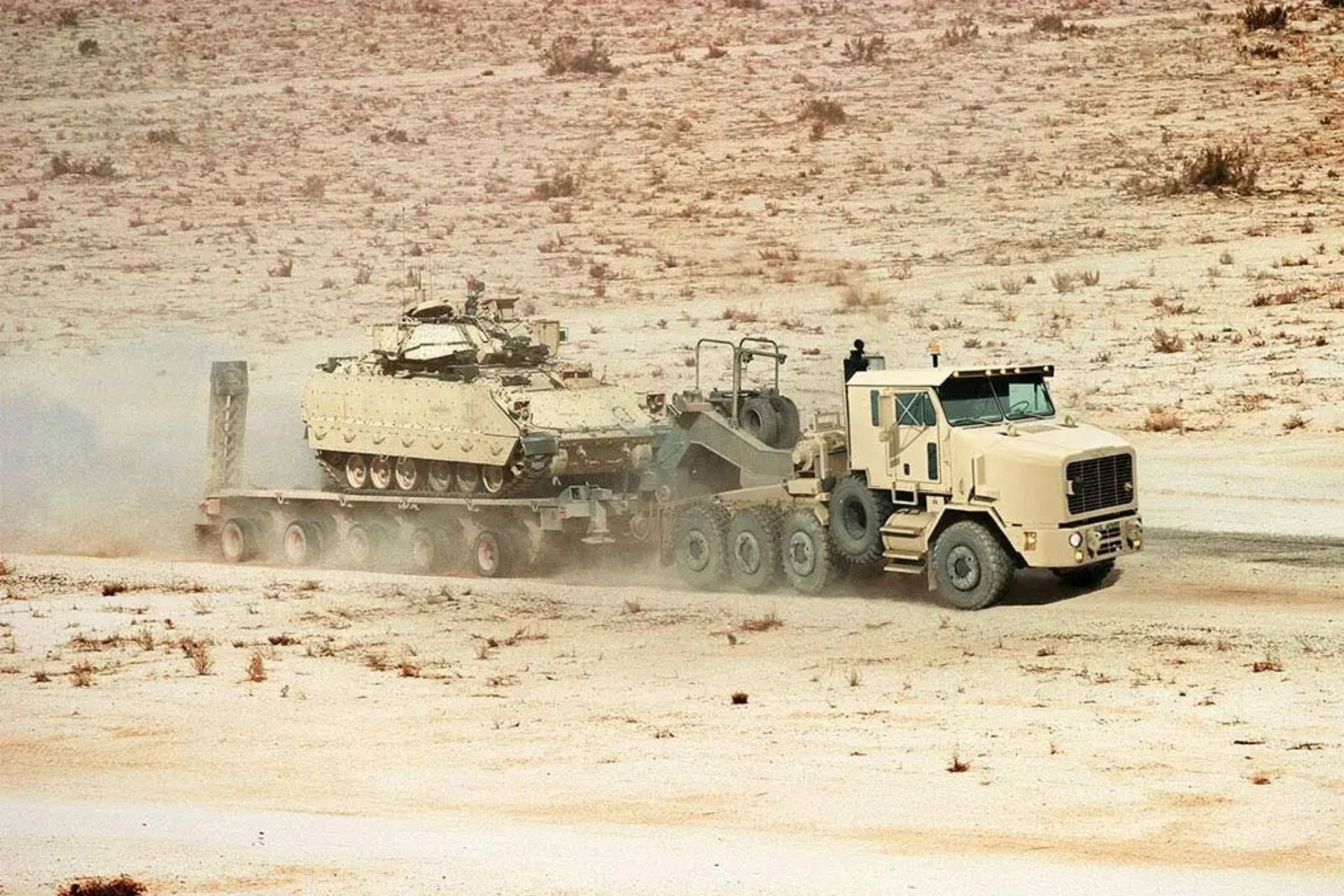 US Oshkosh Defense Delivers HET A1 Tractors to Morocco