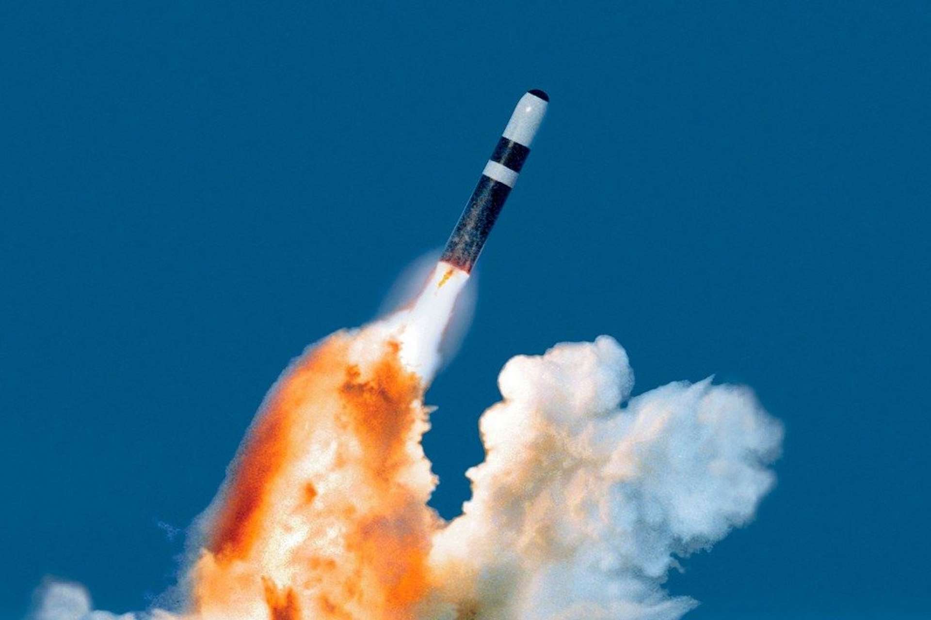 US awards Lockheed $647M to build new Trident II D5 submarine-launched ...