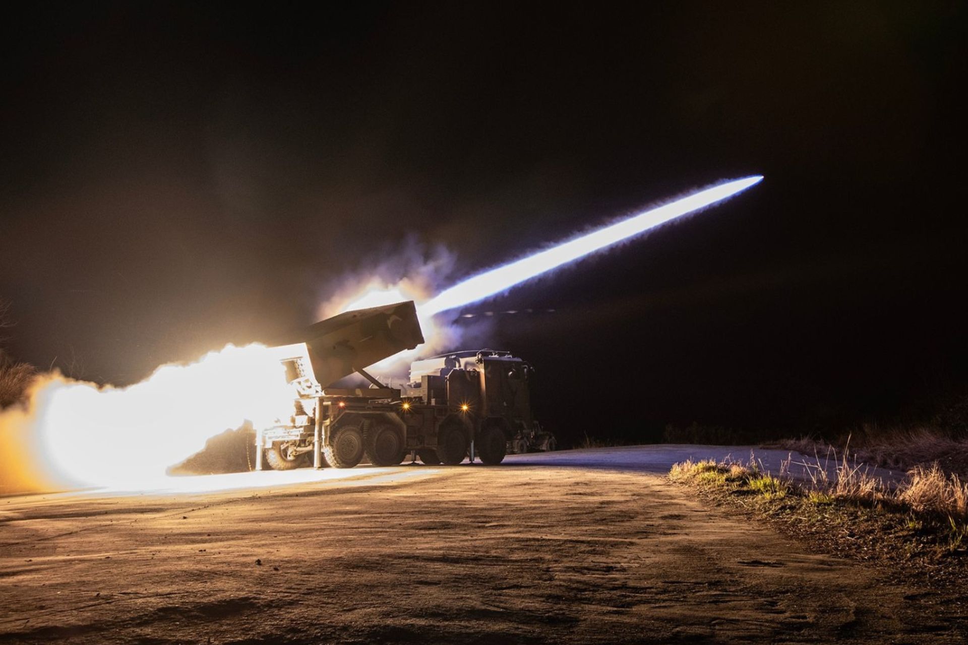 South Korea Deploys K9A1 Howitzer and Chunmoo MLRS in Live-Fire Drill ...