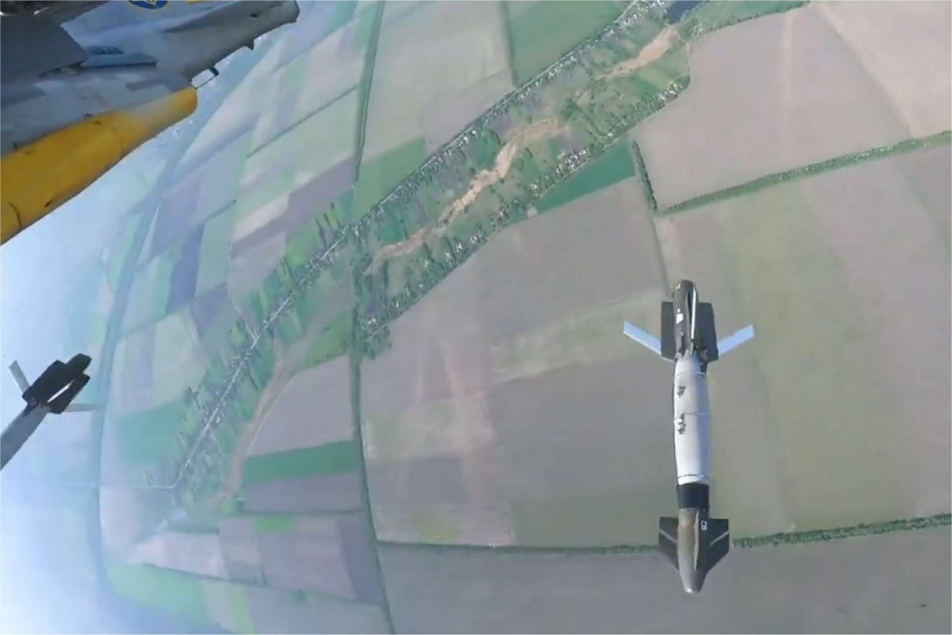 First Recorded Combat Use of French AASM-250 Hammer Bombs by Ukrainian ...