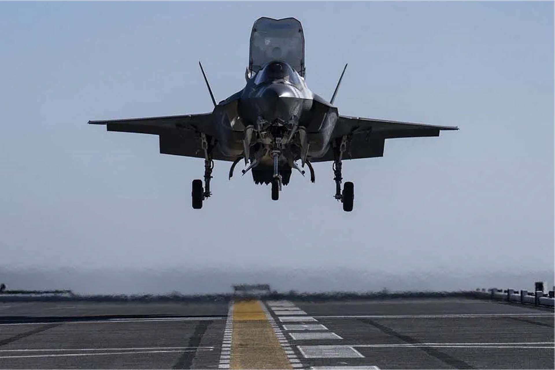 Japan’s First F-35B Carrier Landings Backed by UK and US Naval Aviation ...