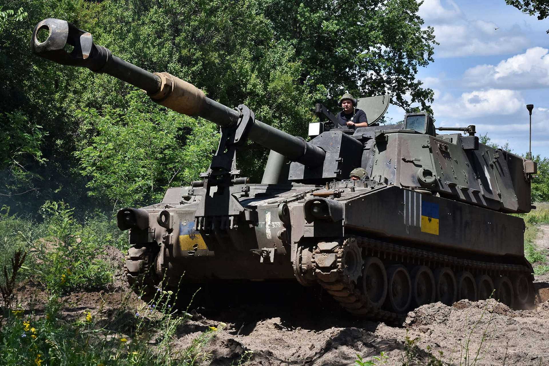 Analysis: US M109A6 Paladin 155mm Howitzer Key to Ukraine's Artillery Superiority in the Fight ...