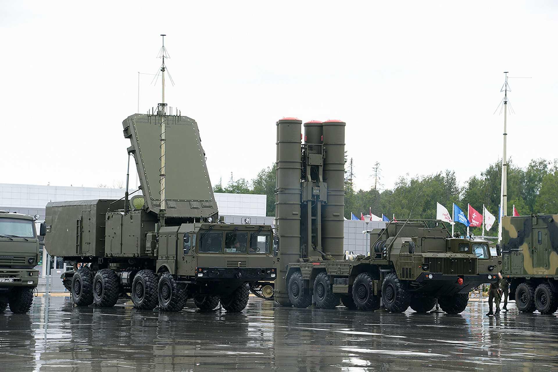 Ukraine Destroys Russian 92N6 Radar Key Component of S-400 Air Defense ...